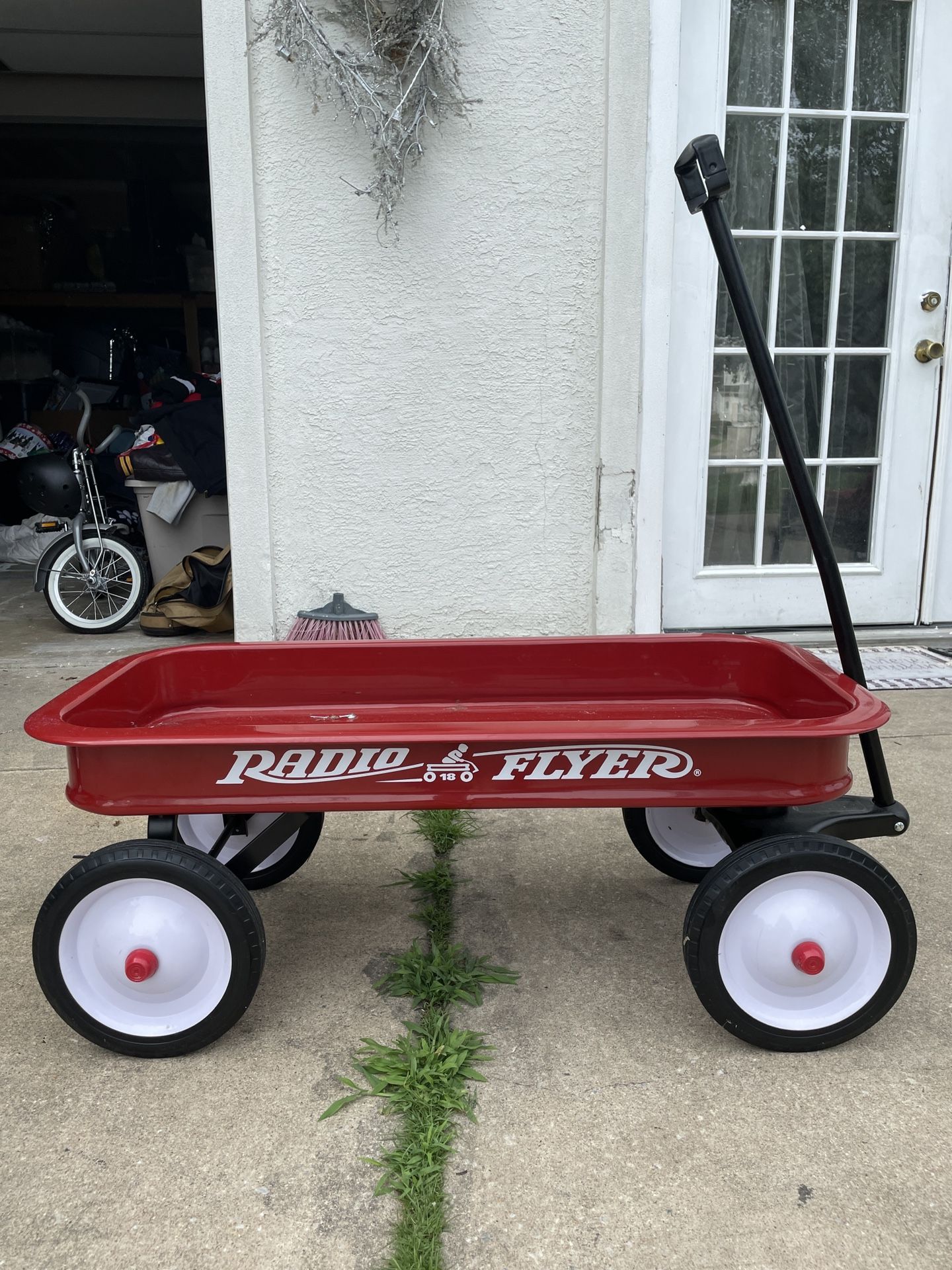Radio Flyer Classic Red Wagon for Sale in Atlantic City, NJ Radio Flyer Classic Red Wagon for Sale in Atlantic City, NJ