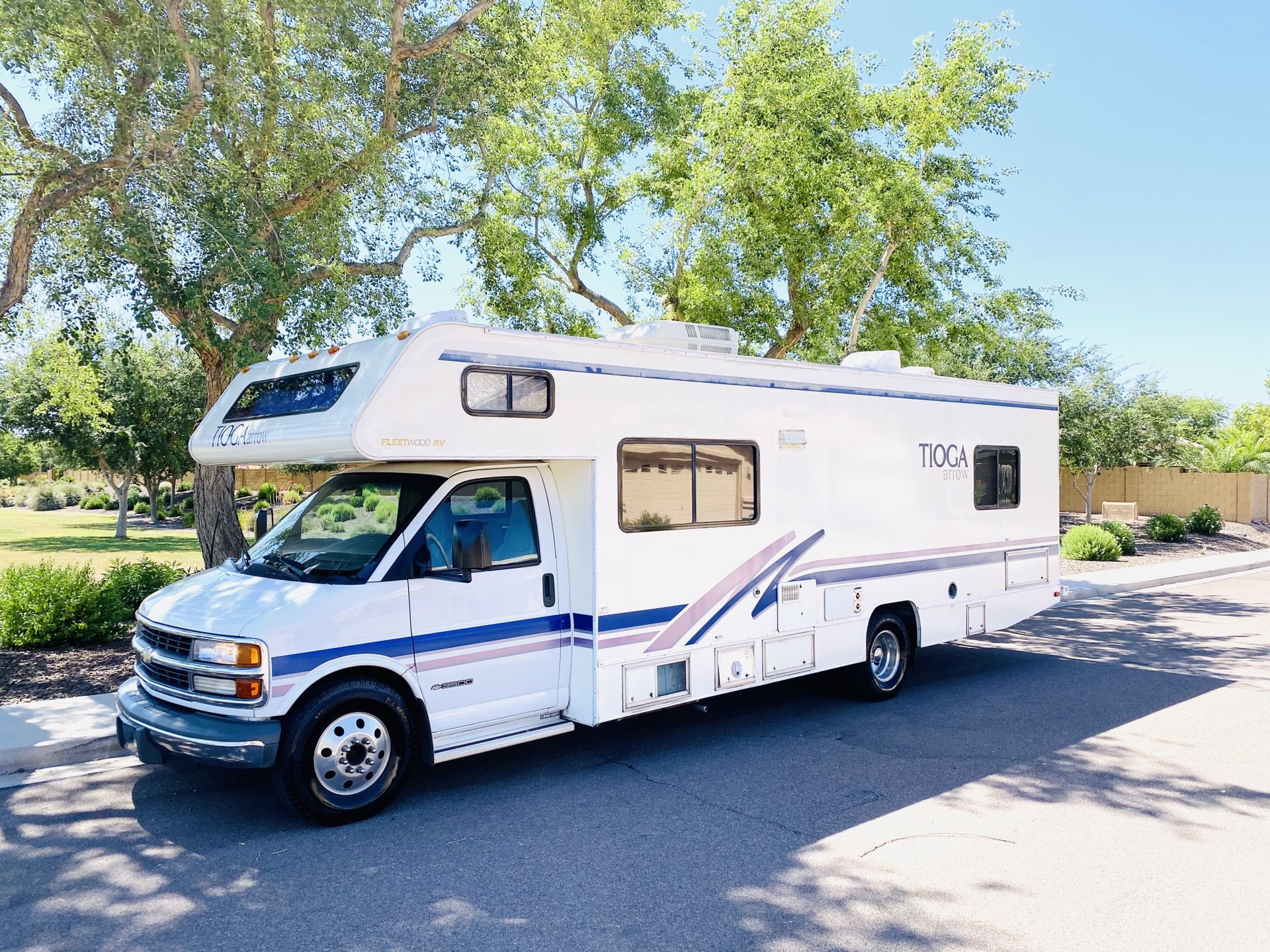 2001 Tioga arrow by Fleetwood 28 foot in great condition for Sale in ...