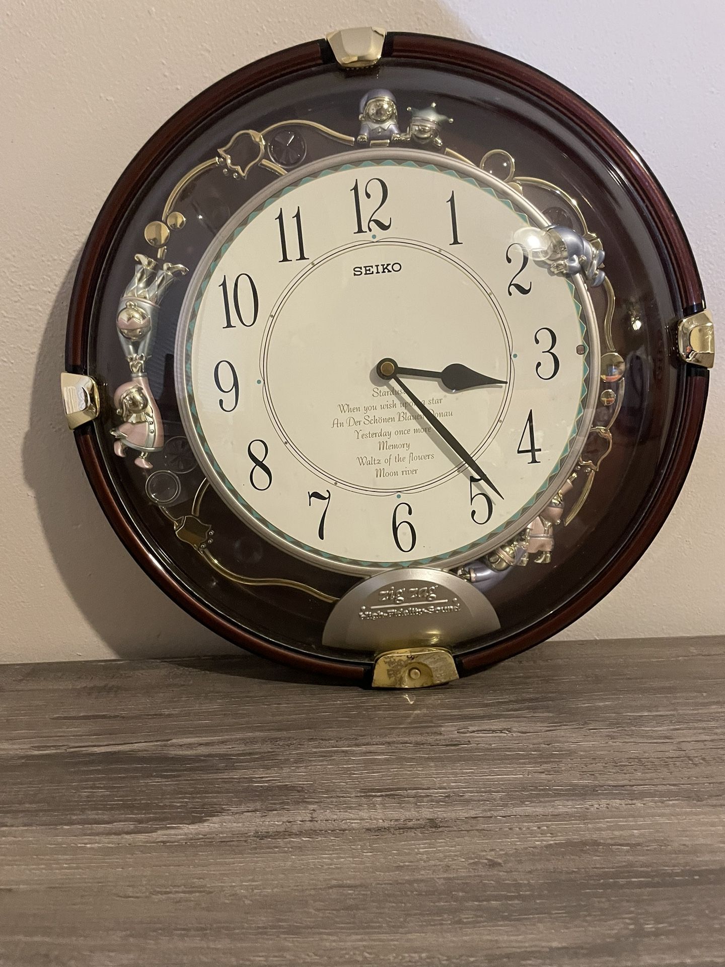 Seiko Stardust Melodies In Motion Childs Wall Clock Zig Zag High ...