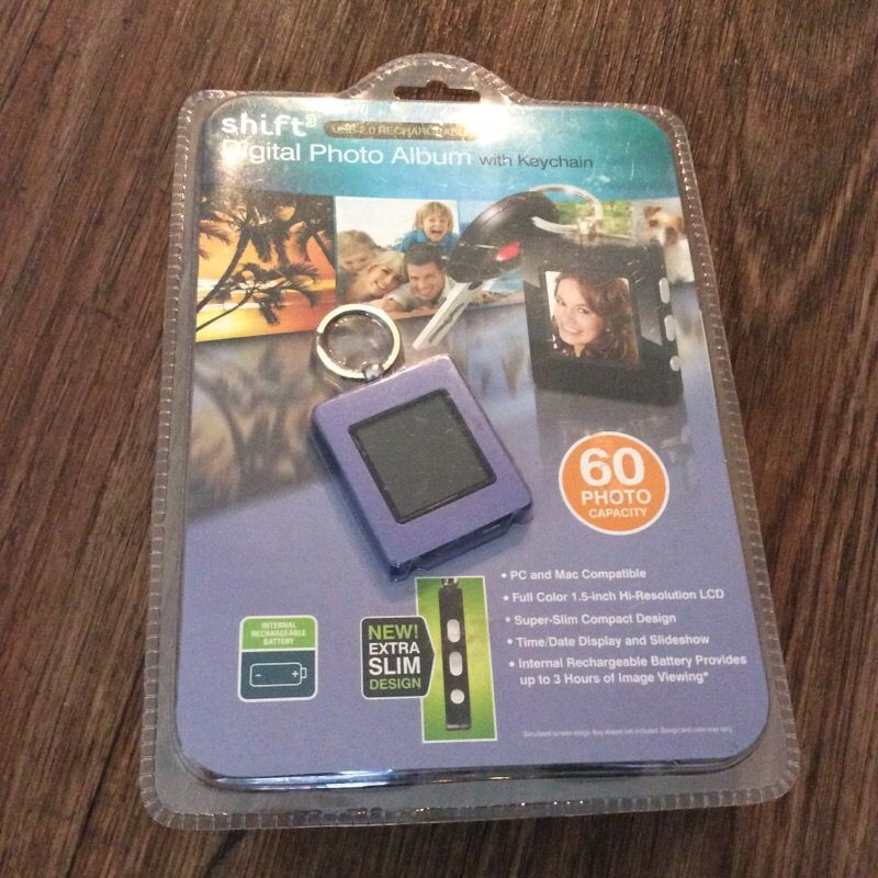 Portable Digital Photo Album