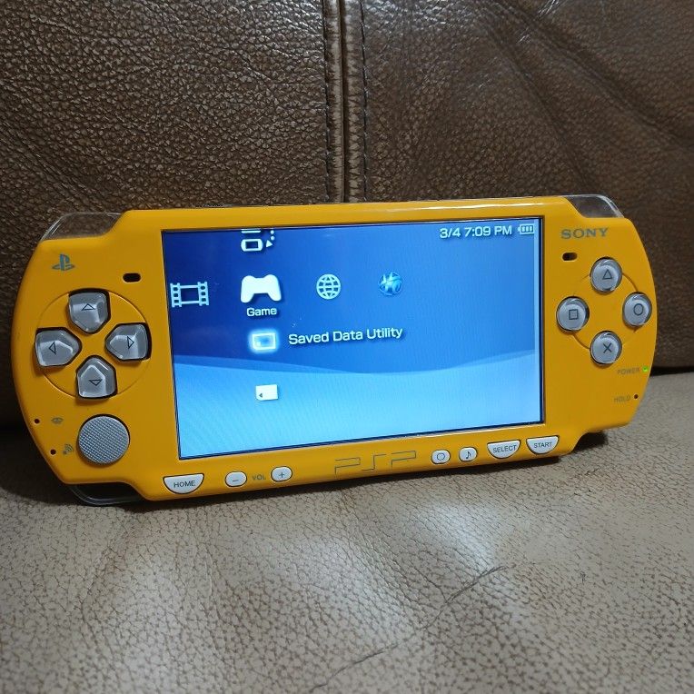 Simpsons Limited Edition Yellow And White Psp 2000 Model With Charger Read Description for Sale ...