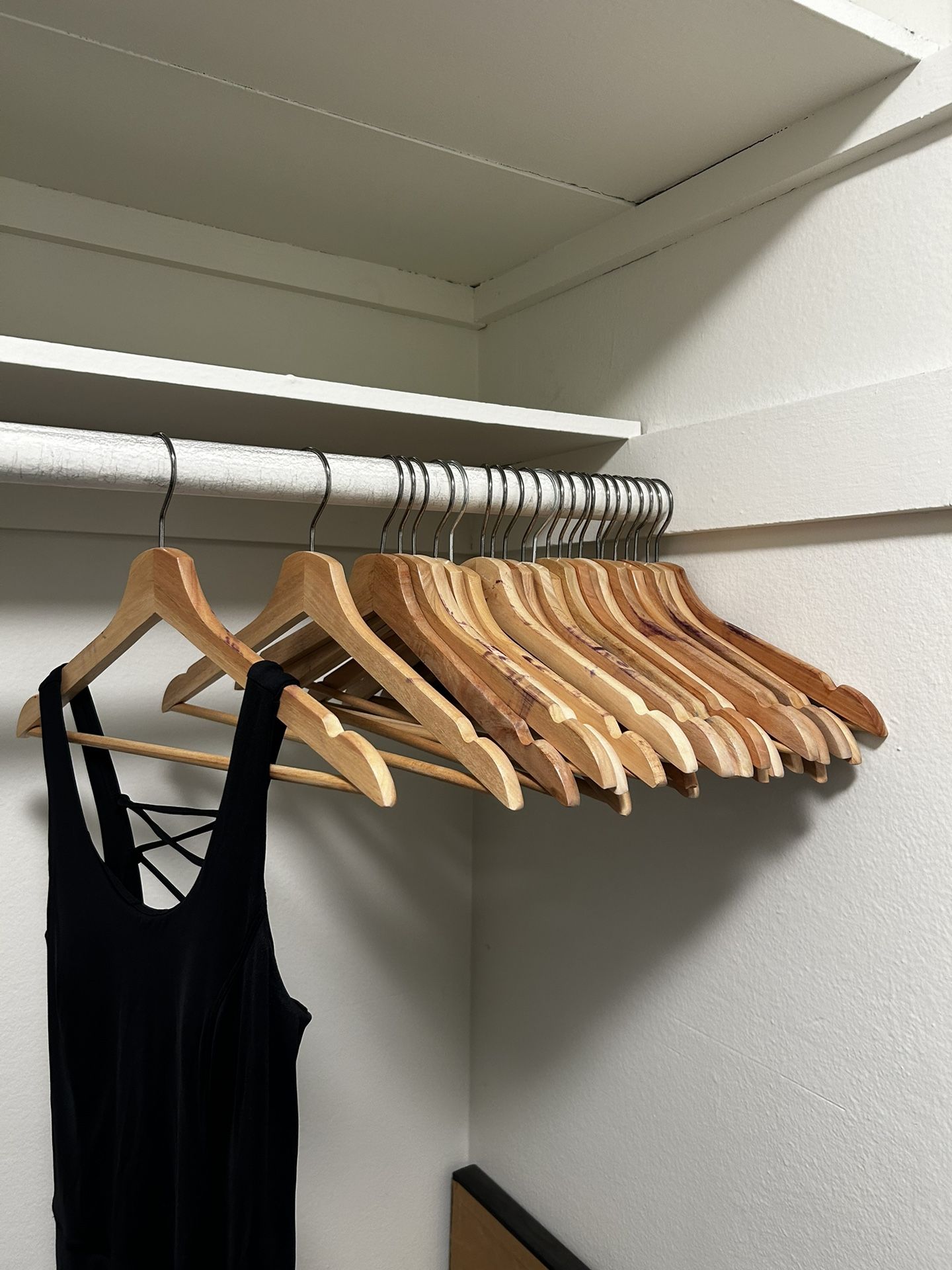 30 Wood Hangers for Sale in Los Angeles, CA - OfferUp