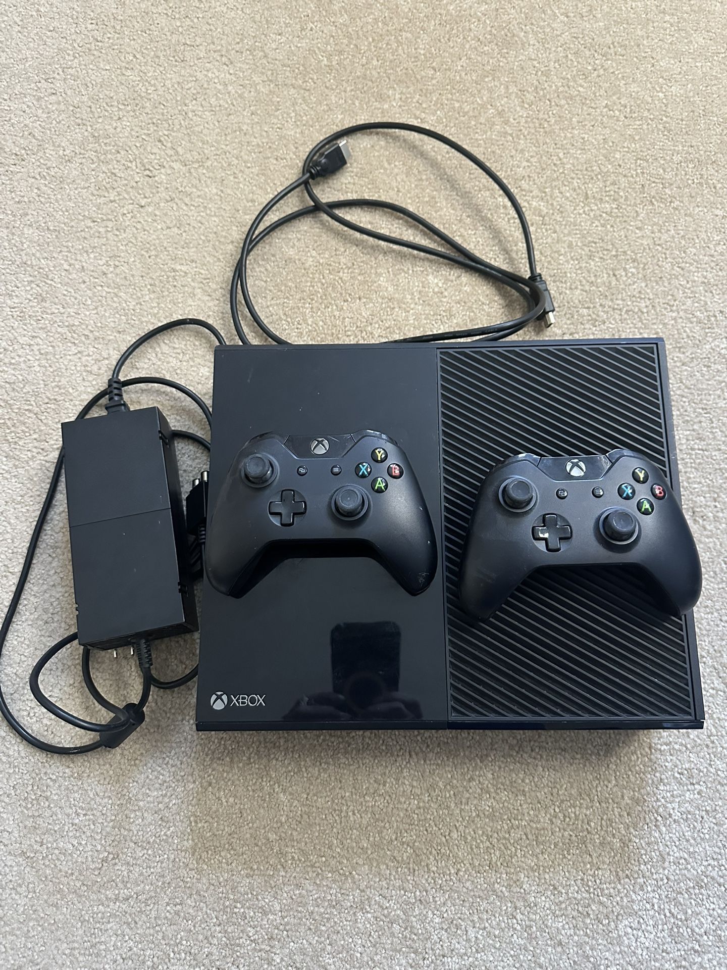 XBOX One w/ 2 Controllers for Sale in Tampa, FL - OfferUp