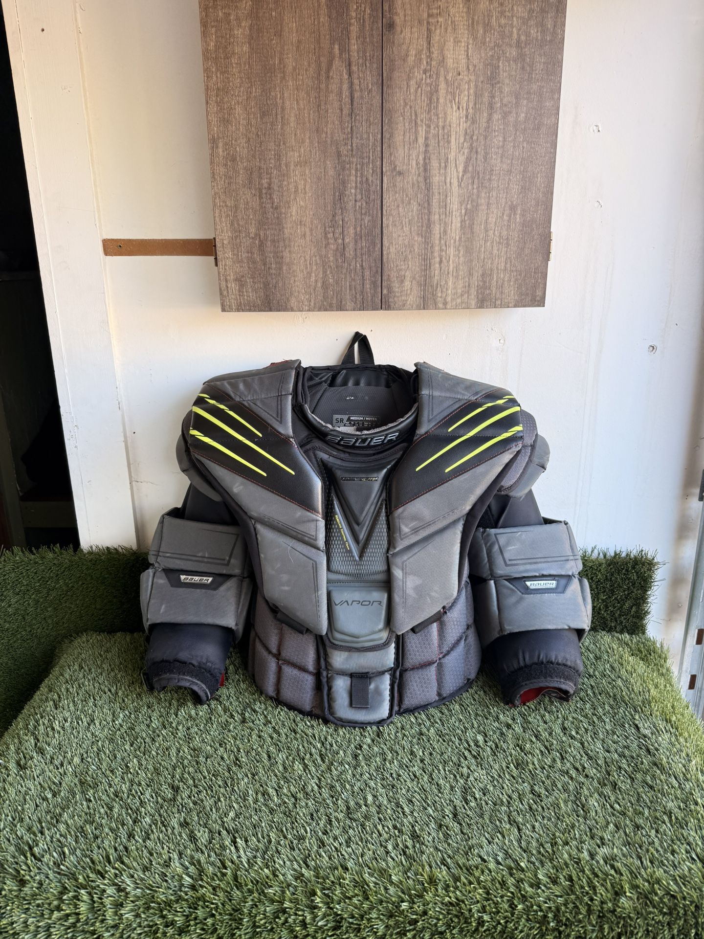 Bauer Hyperlite Goalie Chest Protector Size Senior Medium for Sale in ...