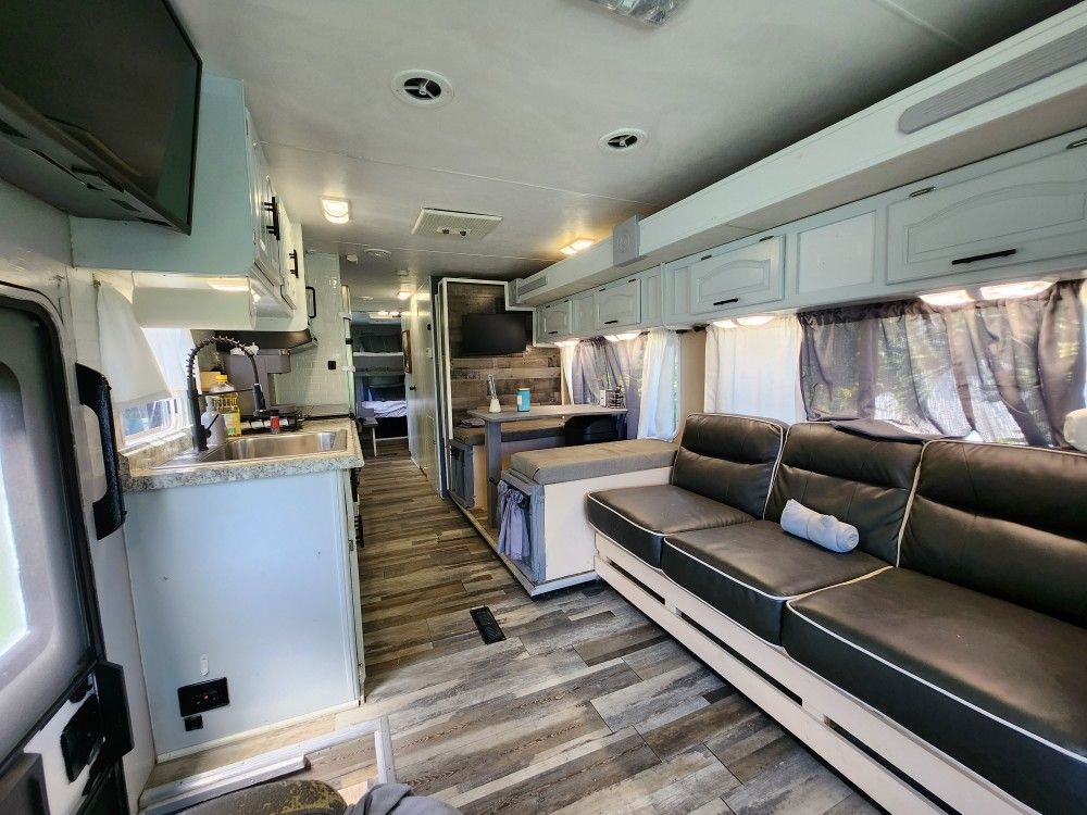 Class A RV Motorhome 1999 Damon Challenger - Completely Renovated for ...