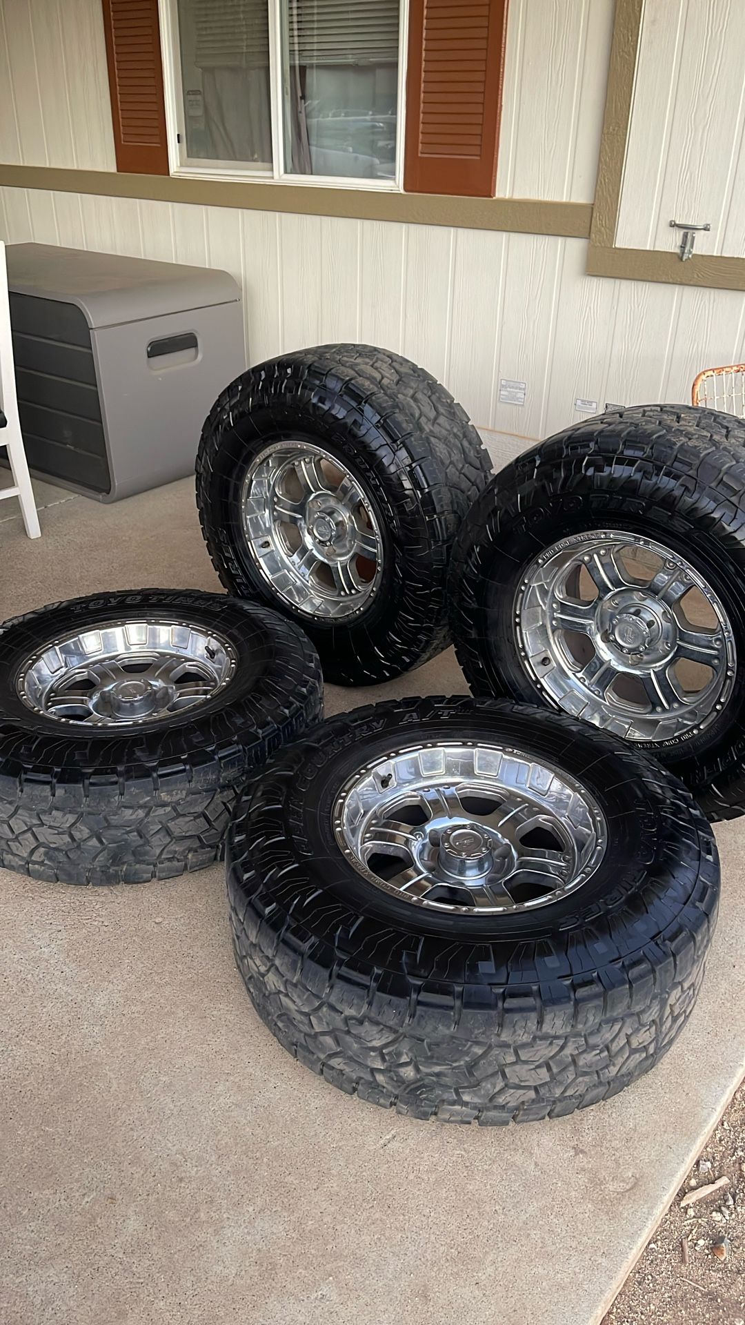 Set Of 4 Pro Comp Extreme 17 Rims And LT305/70R 17 Toyo Tires Open ...