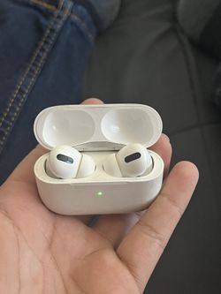1st Gen Airpod Pros *READ DESCRIPTION* for Sale in Lakeside, CA - OfferUp