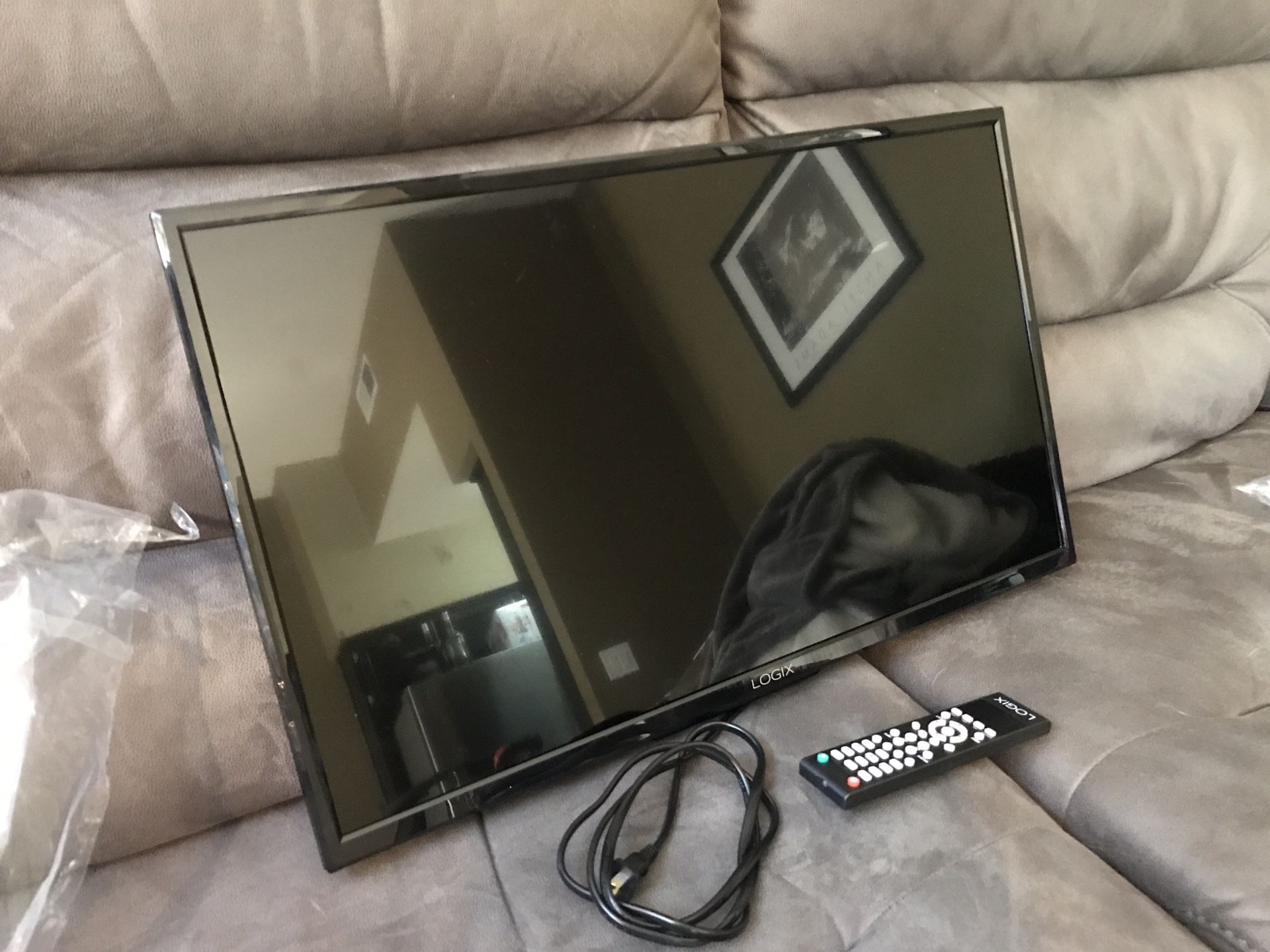 28" Logix flatscreen TV for Sale in Galt, CA - OfferUp