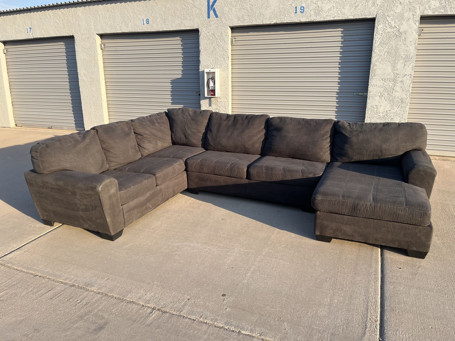 Sectional Couch-Free Delivery for Sale in Mesa, AZ - OfferUp