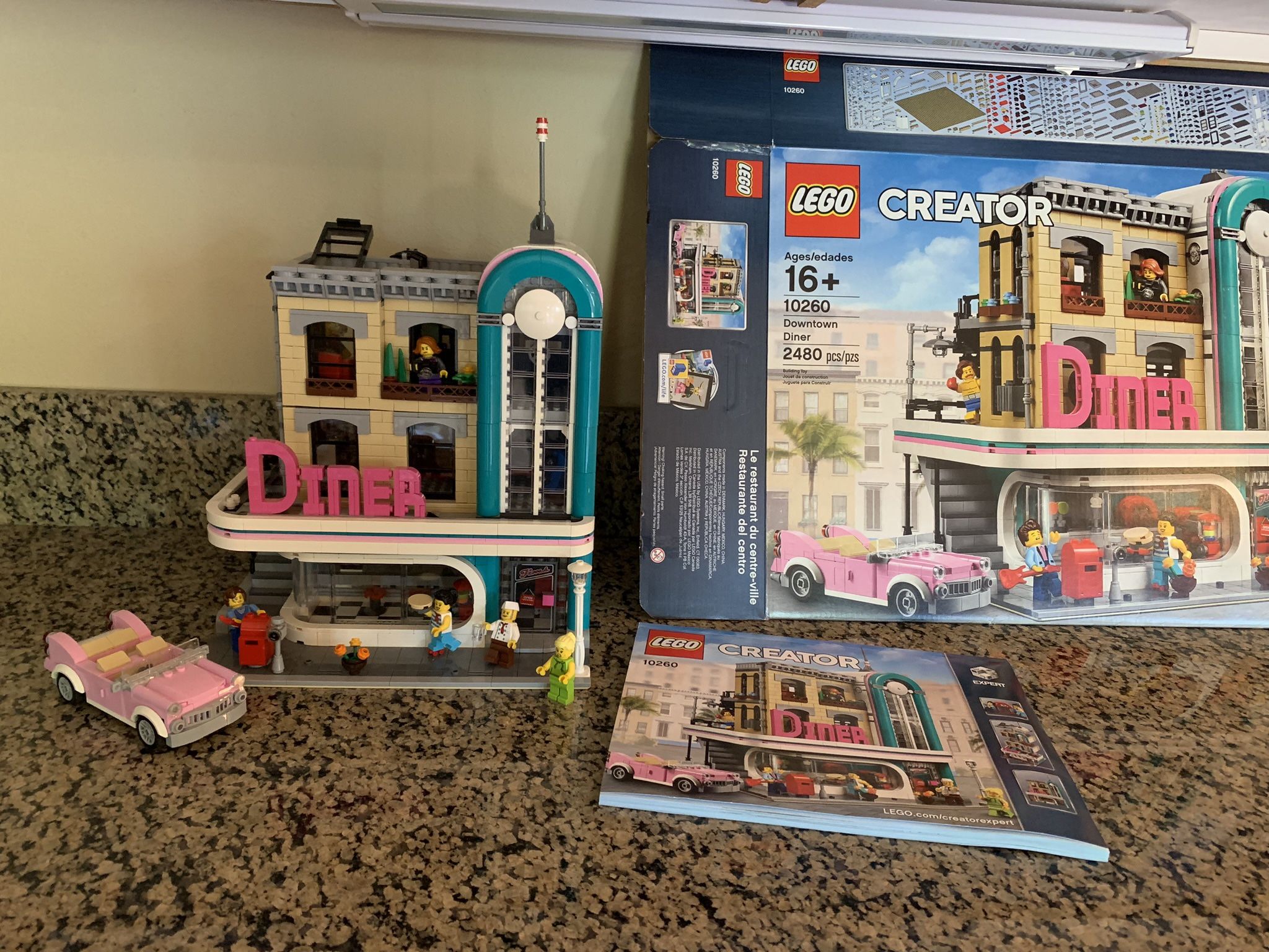 LEGO Creator Expert Downtown Diner Retired 10260. 100% Complete Box and ...