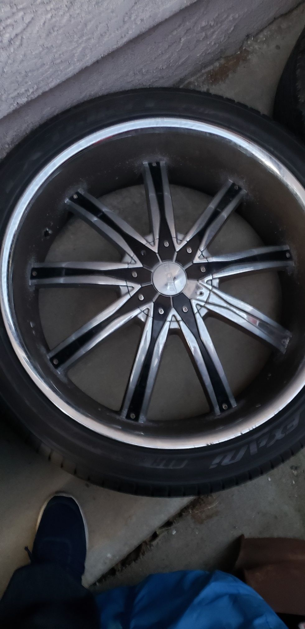 24 inch rims 305/35r24 for Sale in Los Angeles, CA - OfferUp