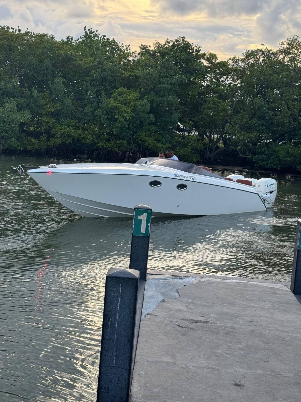Donzi Boat 33 feet for Sale in Medley, FL - OfferUp