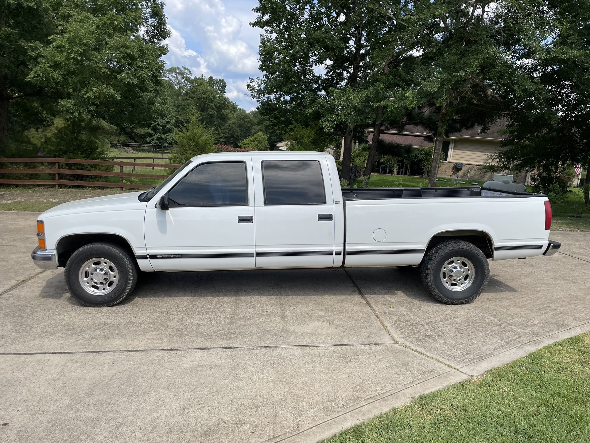 1998 Chevy 3500 Crew cab for Sale in Willis, TX - OfferUp
