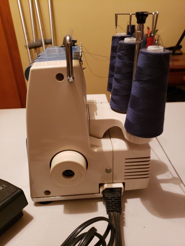 LIKE NEW SINGER 14U12 Professional Serger 4 u12 2-3-Thread Sewing ...