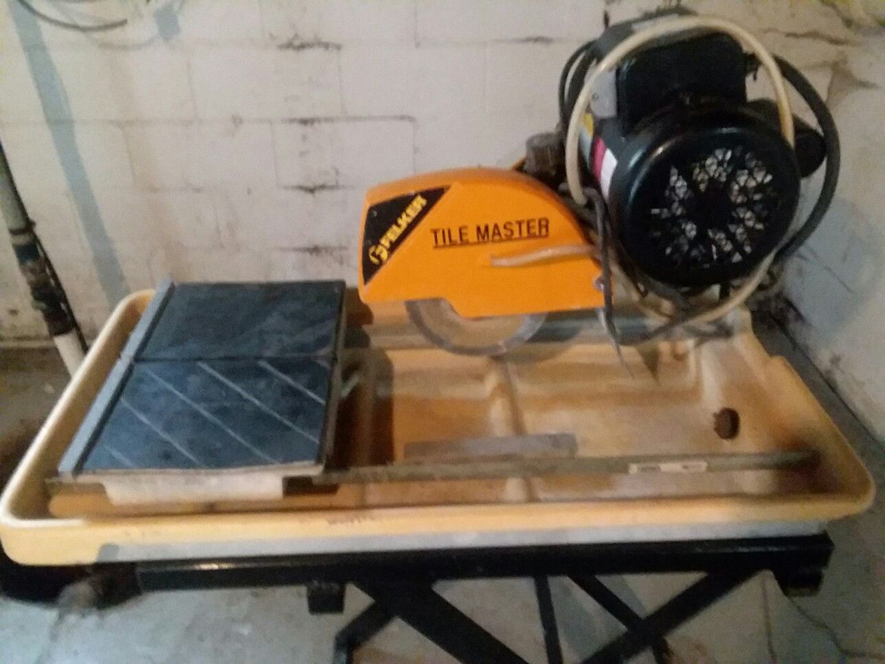 Felker tile master wet saw with stand. Good condition for Sale in ...