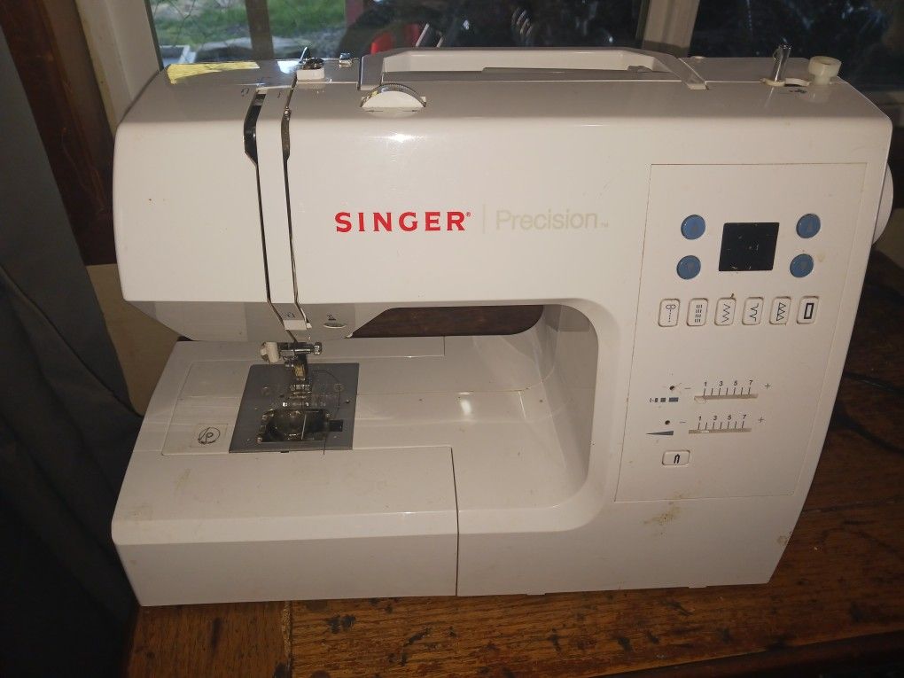 Singer precision sewing machine for Sale in Vancouver, WA - OfferUp