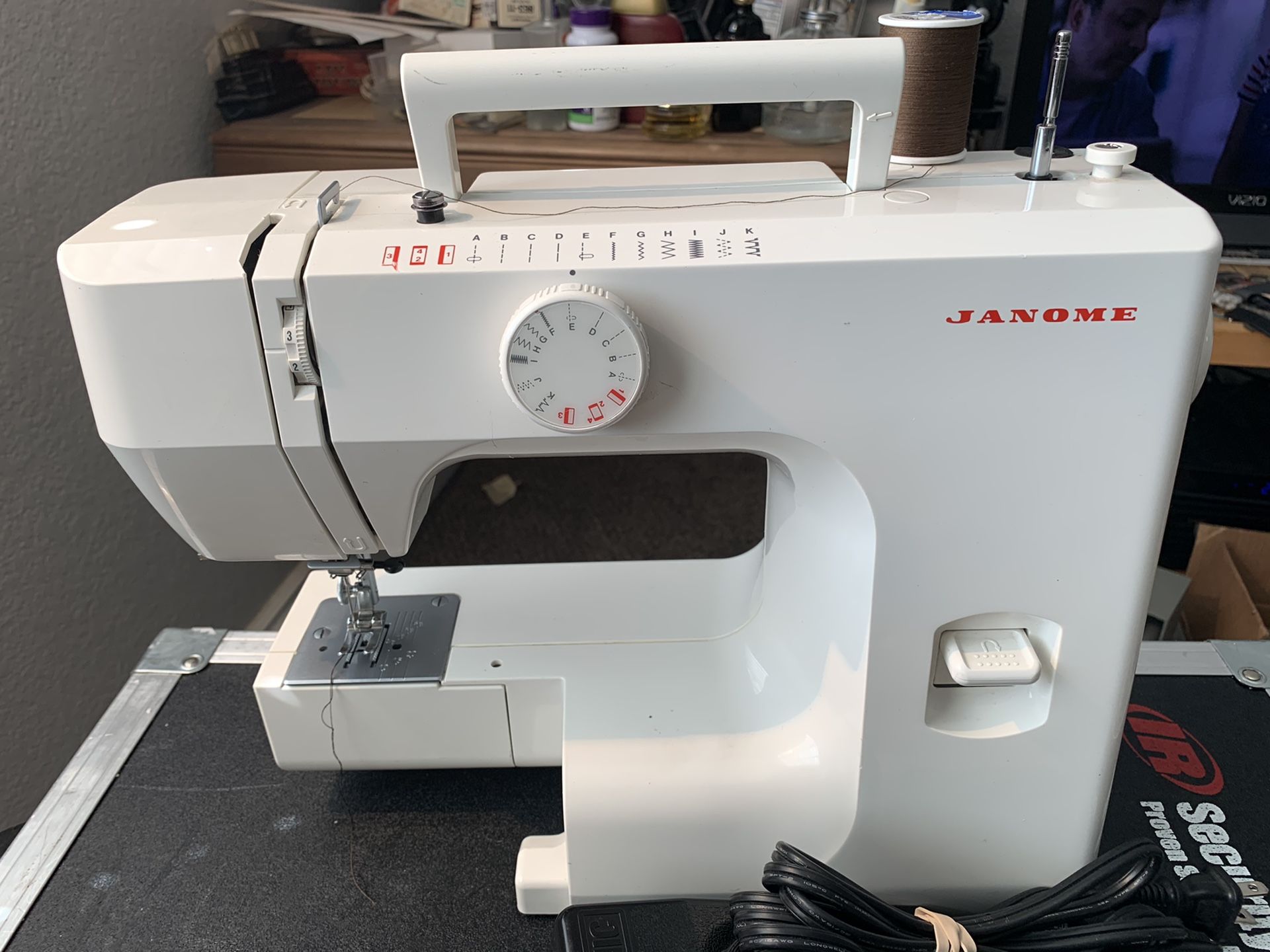 Janome model Jf-1004 sewing machine. This is fully serviced and sowing ...