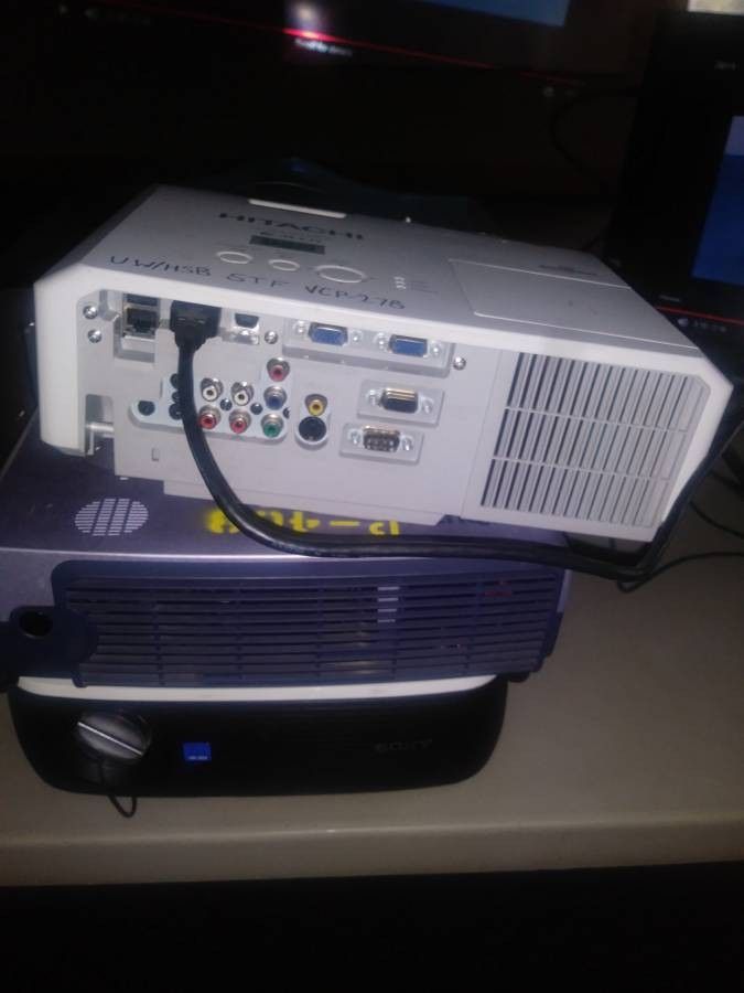 Hitachi LCD widescreen Projector 1080P HD WiFi wireless hook up Network ...