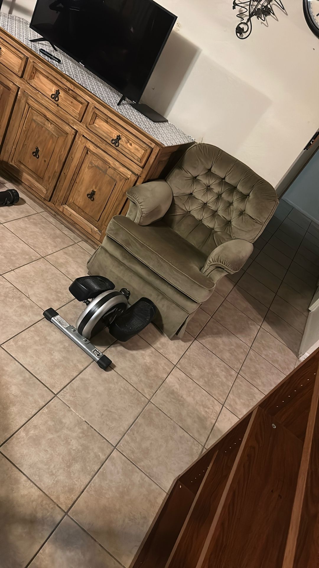 Lay z Boy Swivel Chair,under Desk Bike Pedal Exerciser for Sale in ...