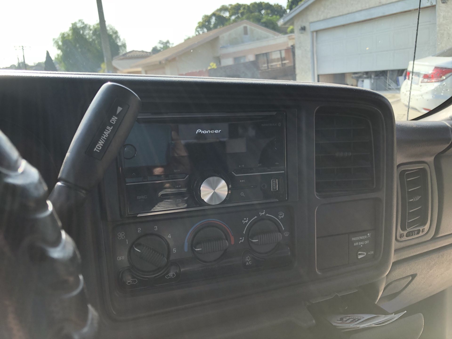 A 2001 CHEVY SILVERADO 1500) sliding rear window, Bluetooth, 3in Lift ...