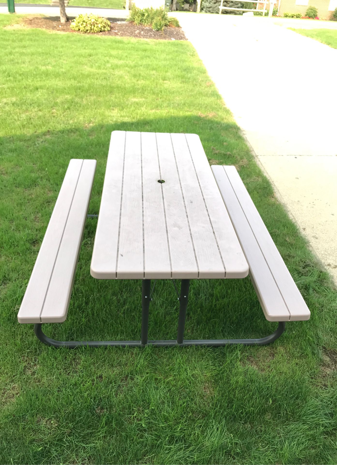 Lifeline fold up 6’ heather Beige picnic table for Sale in Hartville ...