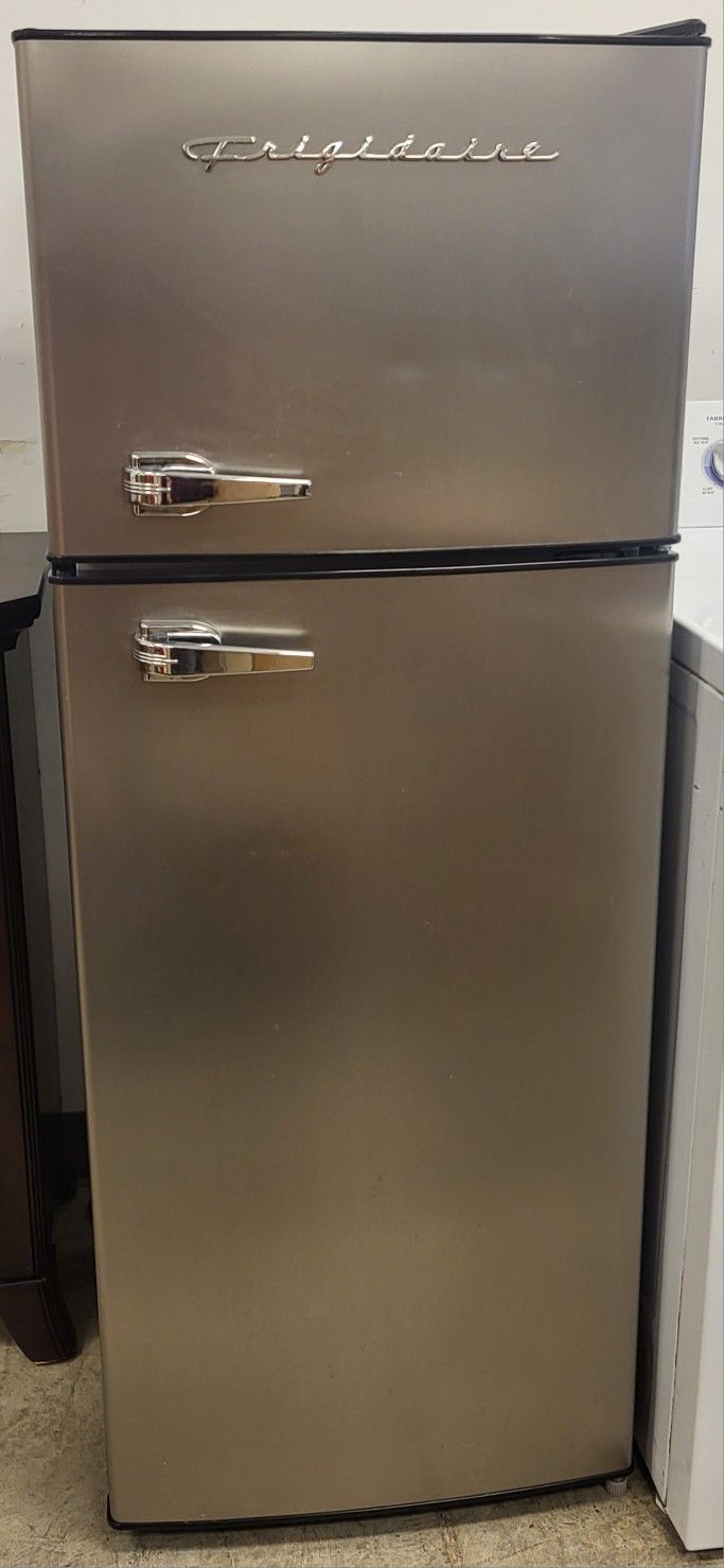 Small Frigidaire Refrigerator for Sale in Puyallup, WA - OfferUp