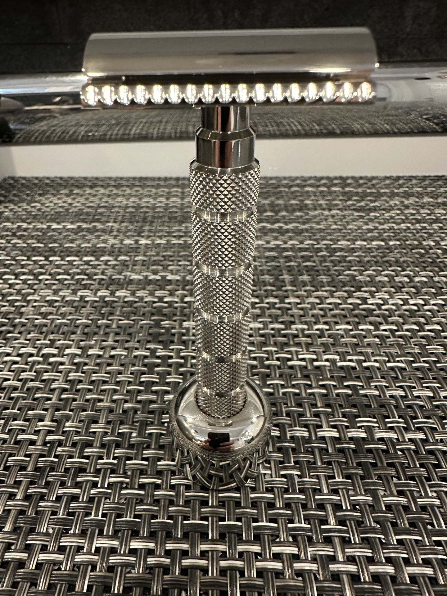 Executive Shaving’s Outlaw Evolution Razor & Stand Set for Sale in Las ...