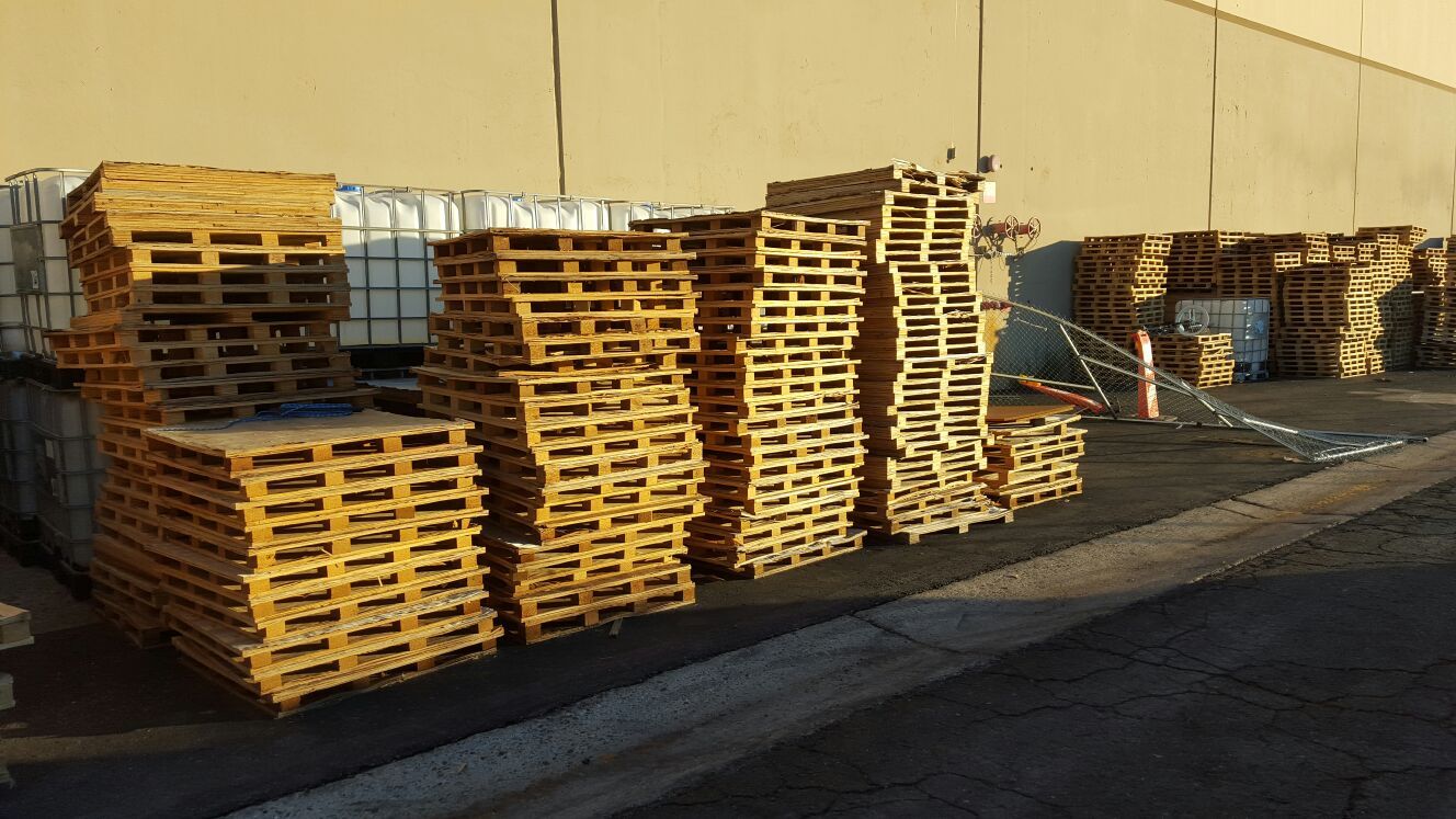 Free pallets!!!! for Sale in Phoenix, AZ - OfferUp