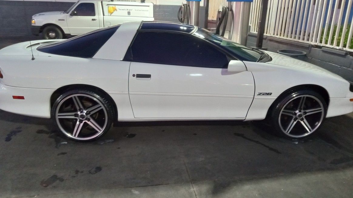 97 Chevy Camaro Z28 TRADE for Sale in Lynwood, CA - OfferUp