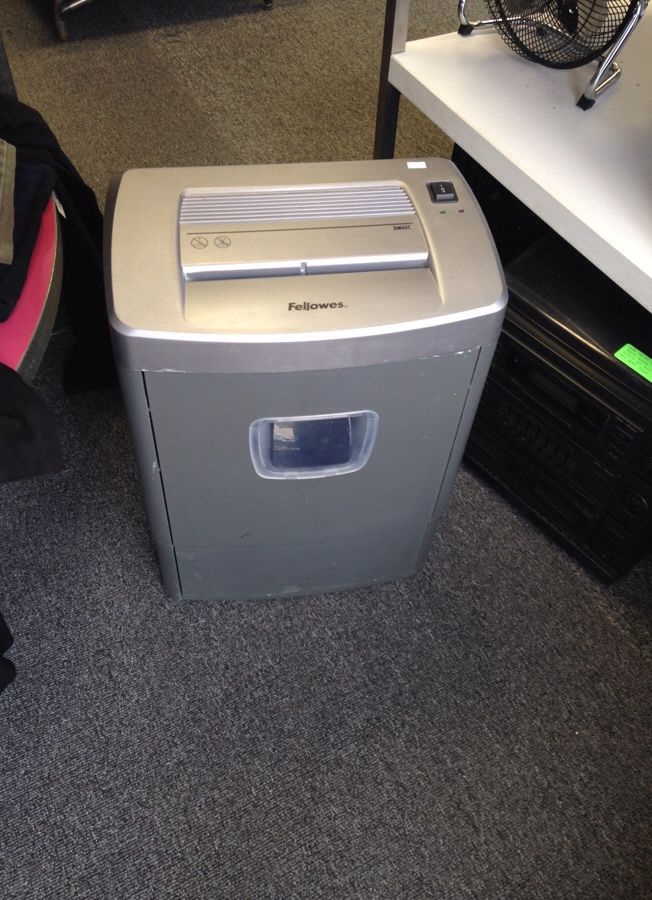 Fellowes DM65C Shredder for Sale in Cary, NC - OfferUp