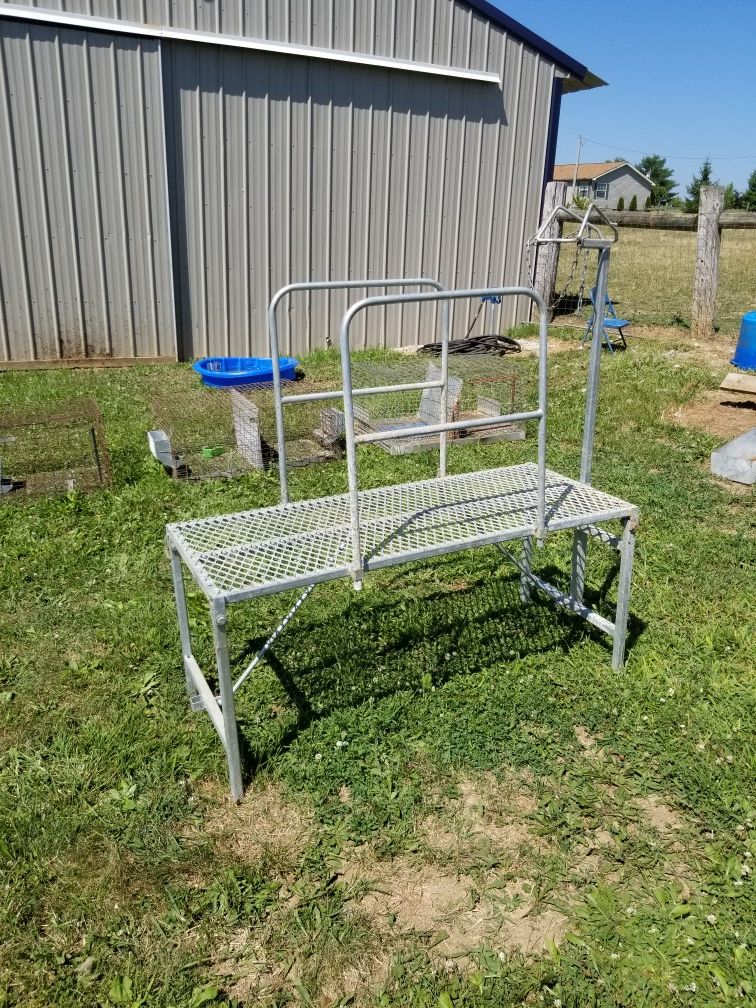 Portable aluminum sheep/goat grooming stand for Sale in Urbana, OH ...
