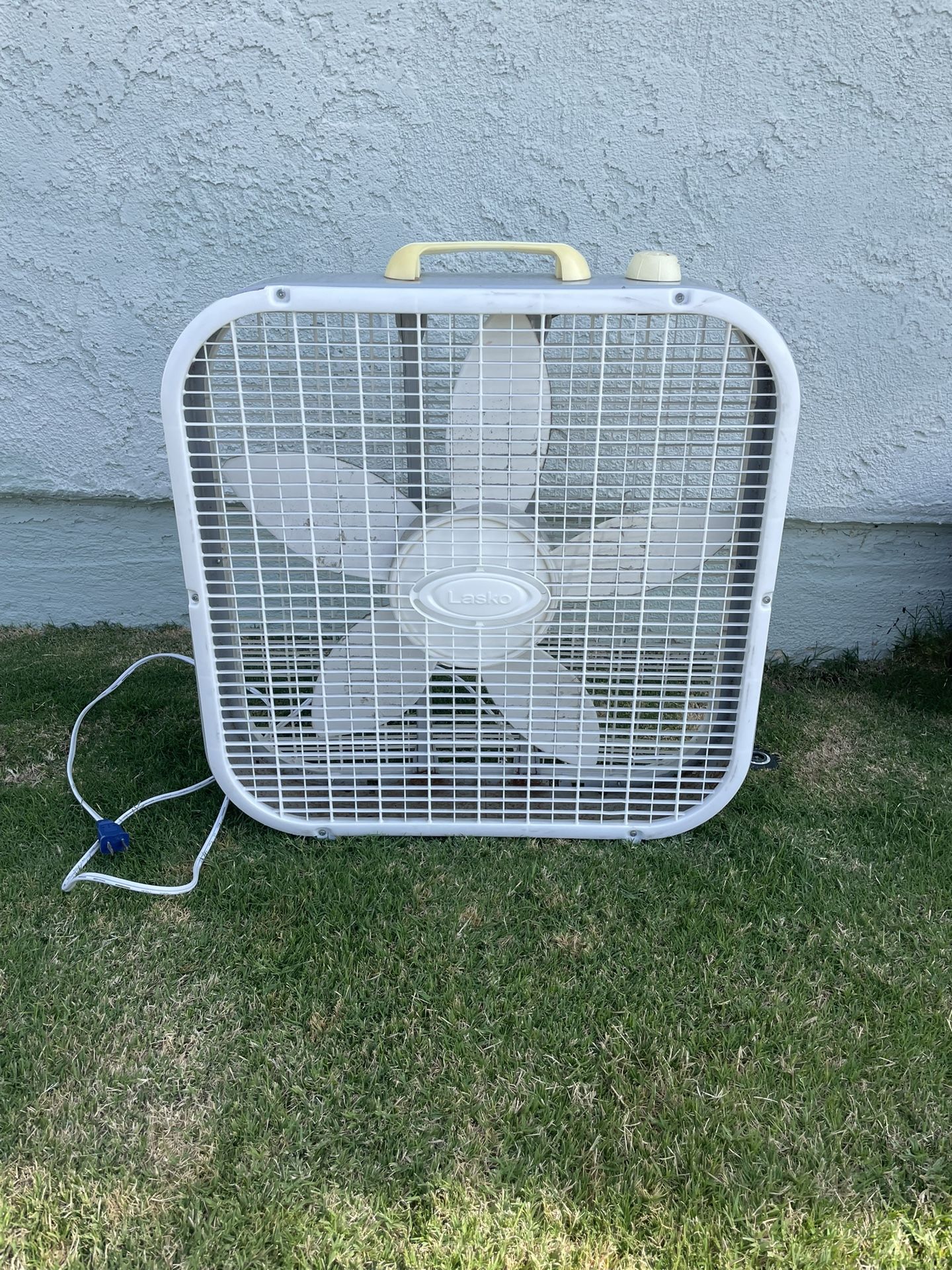 Lasko 20” Box Fan for Sale in Huntington Beach, CA - OfferUp