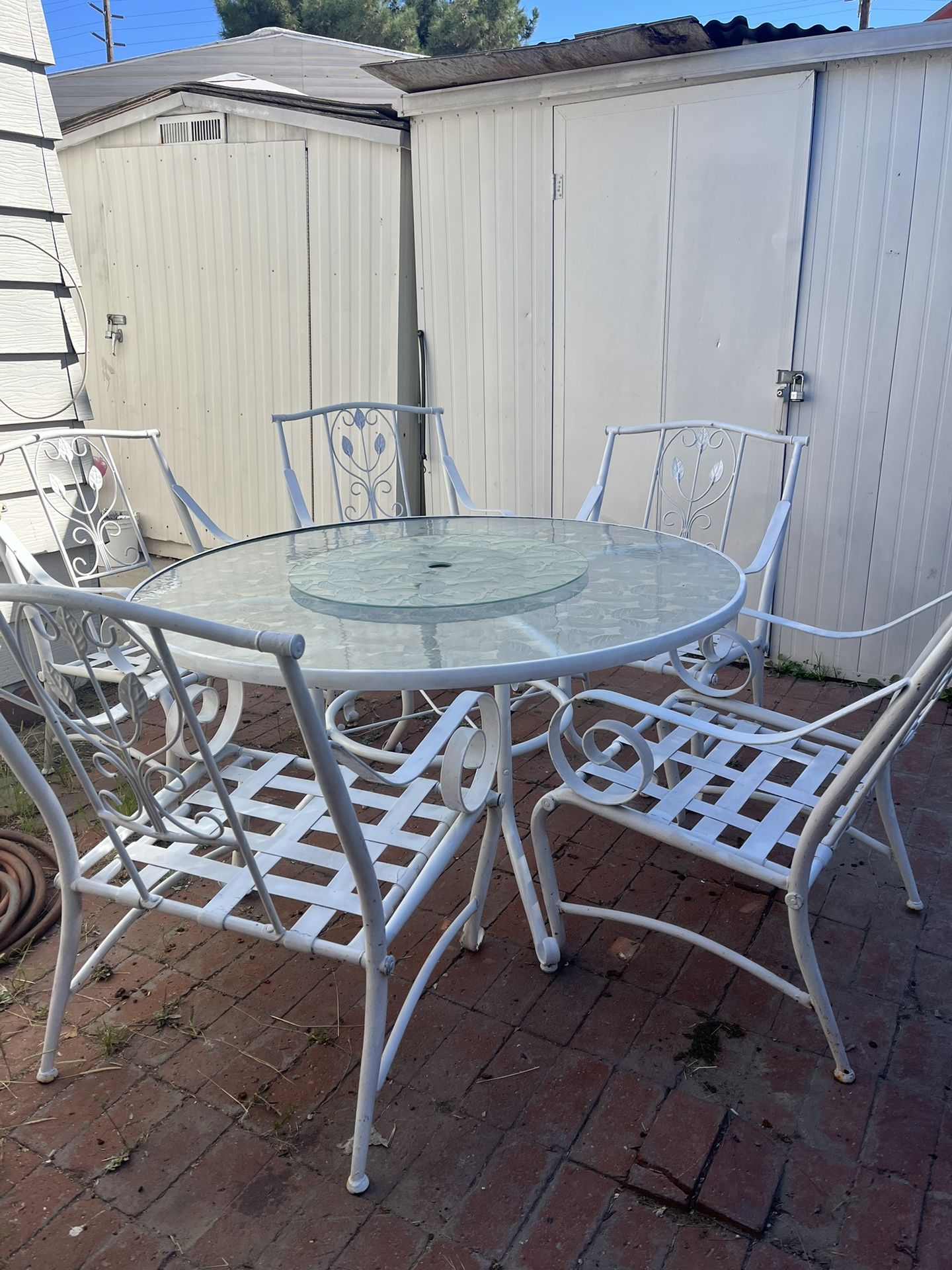 Patio Set Table W/ Lazy Susan Glass for Sale in Gardena, CA - OfferUp