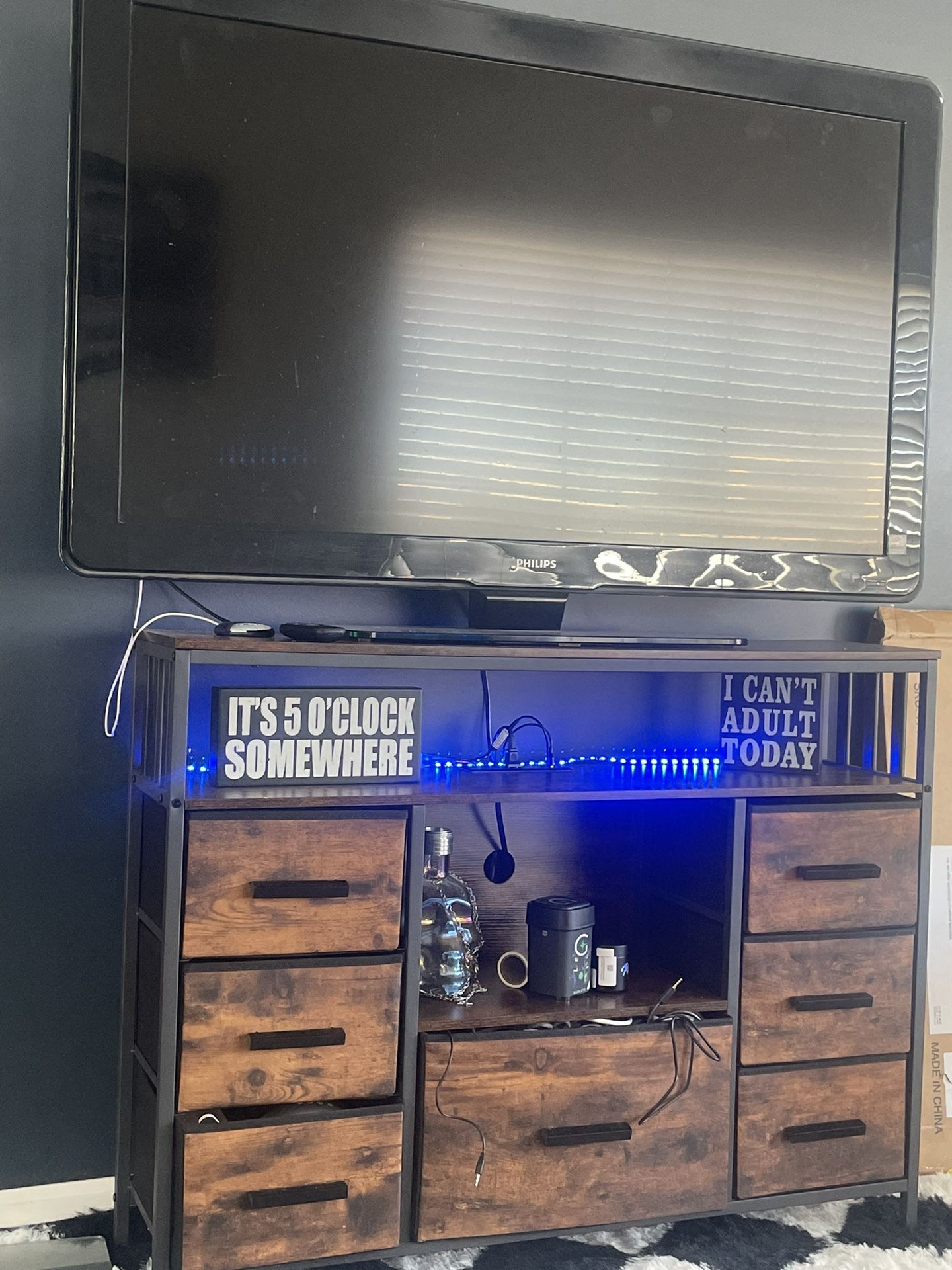 Tv And Tv Stand for Sale in North Las Vegas, NV - OfferUp