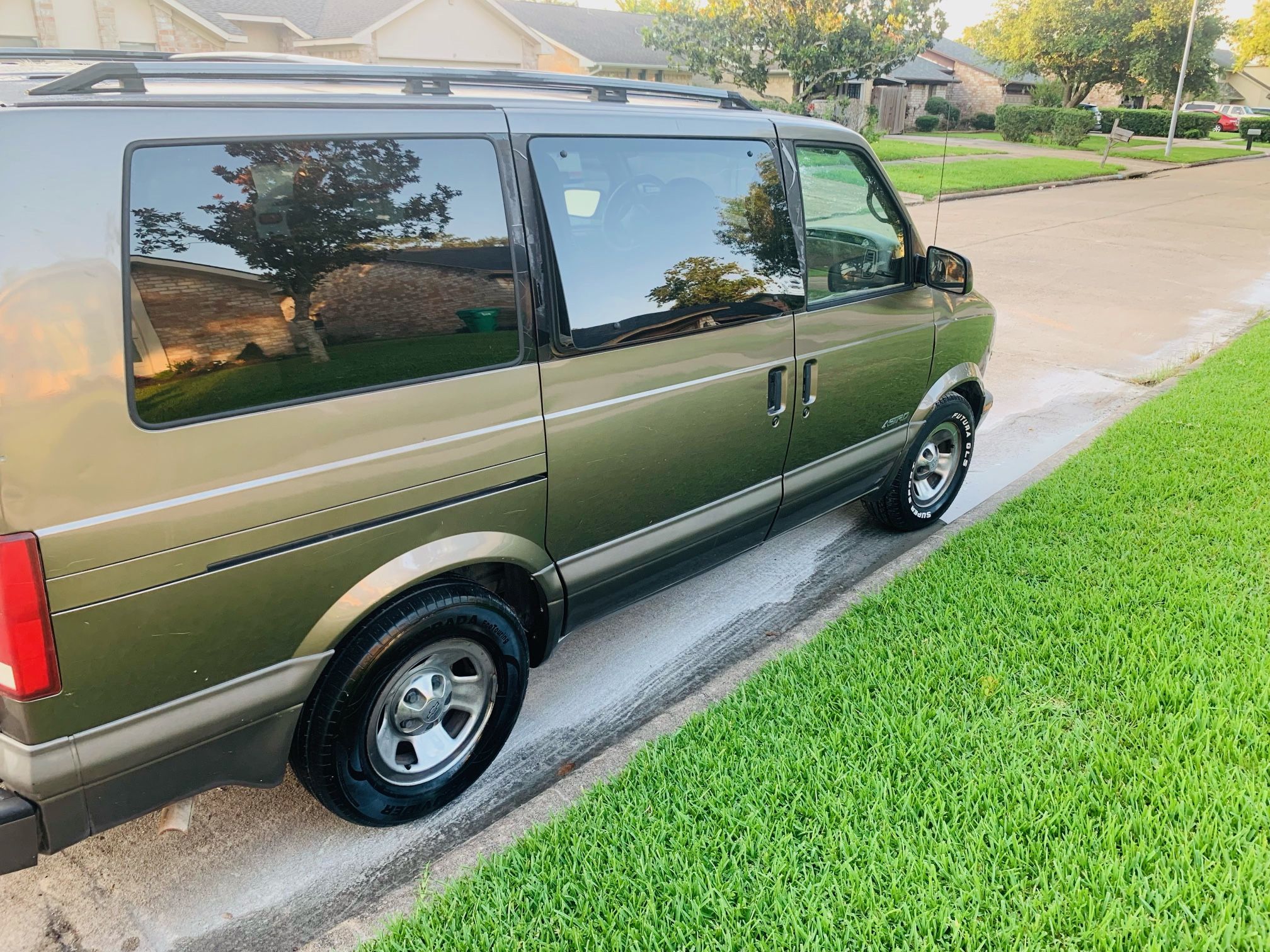 2000 Chevrolet Astro for Sale in Houston, TX - OfferUp