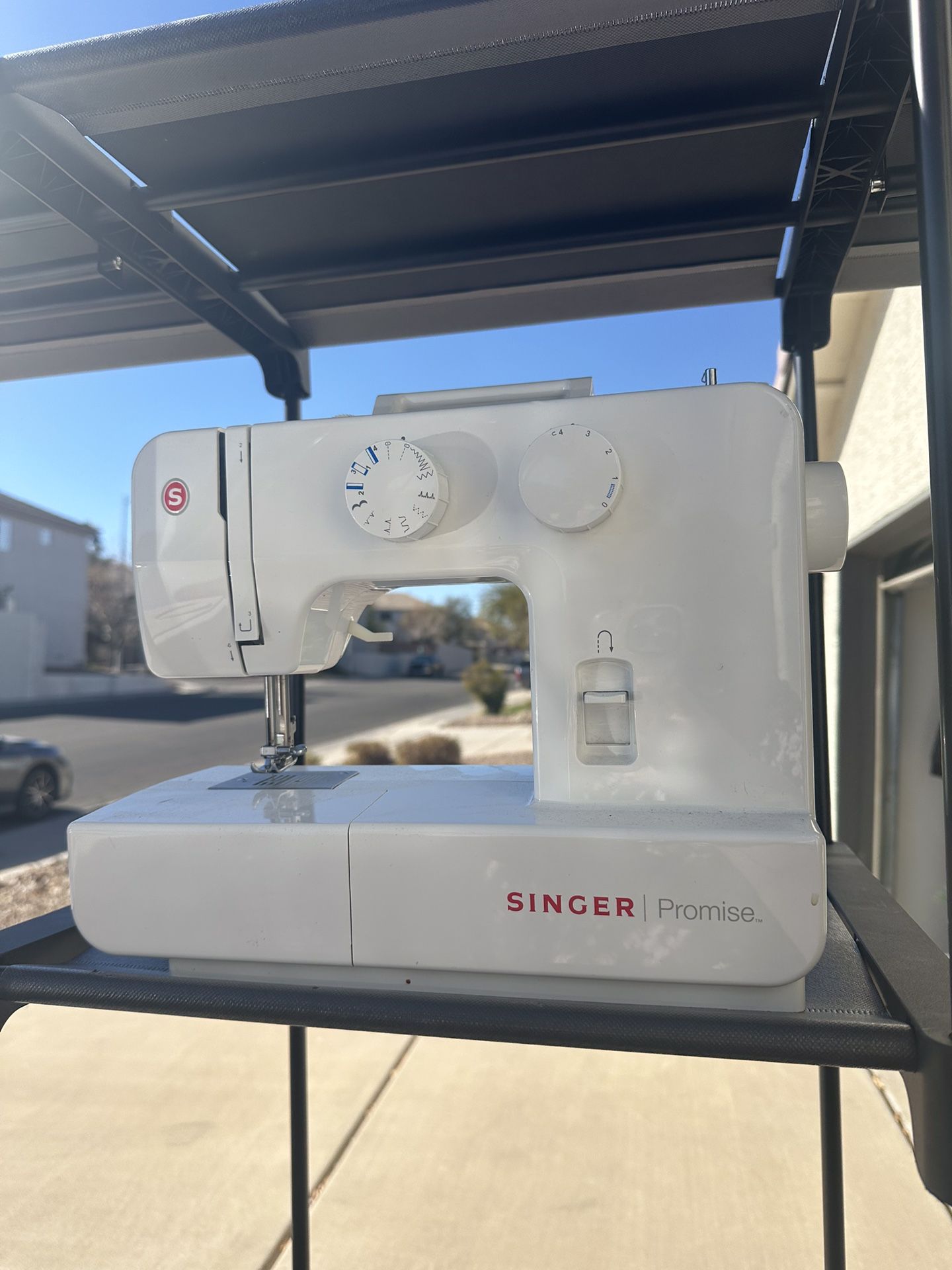 Singer Sewing Machine for Sale in Las Vegas, NV - OfferUp