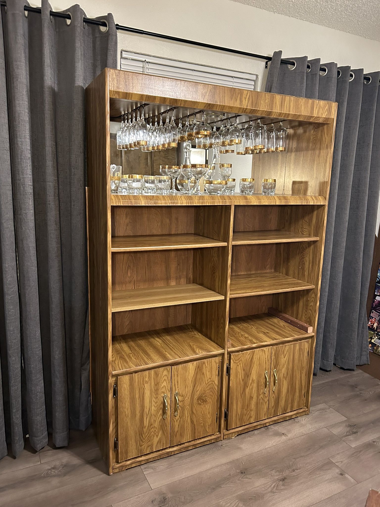 Dinnerware Hutch / Cabinet for Sale in Fresno, CA - OfferUp