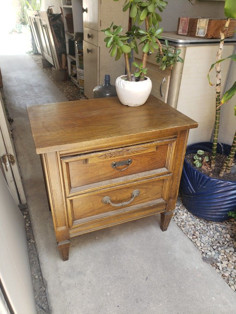 Vintage Dixie Furniture End Table Night Stand for Sale in Burbank, CA ...
