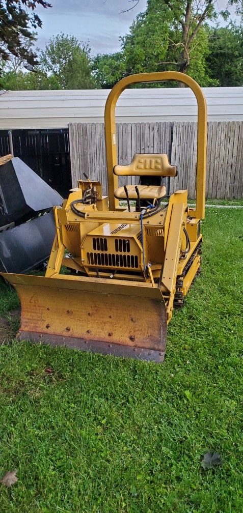 MD567 Magnatrac Mini Dozer for Sale in Indianapolis, IN - OfferUp