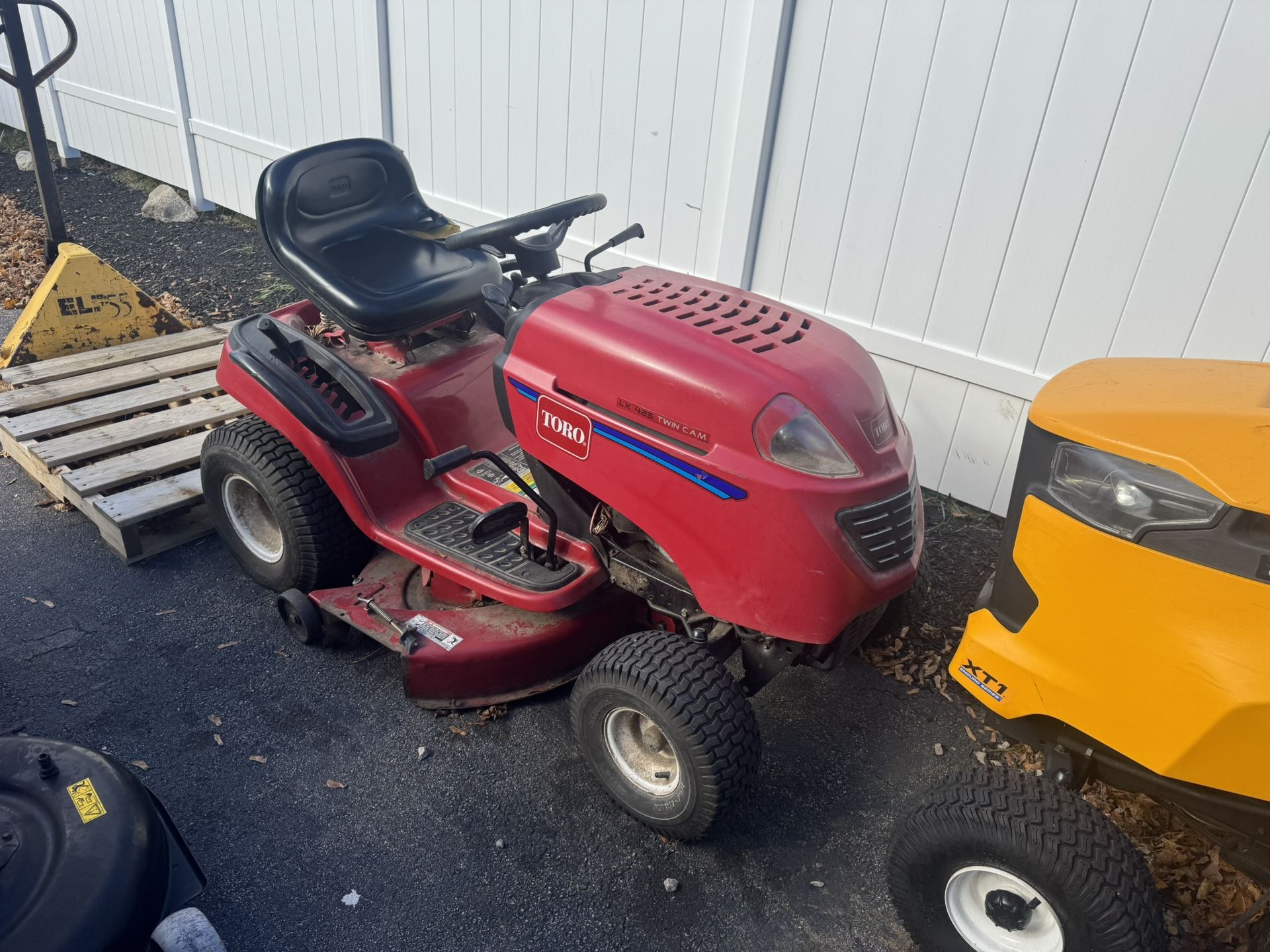 Toro Lx425 for Sale in North Stonington, CT - OfferUp