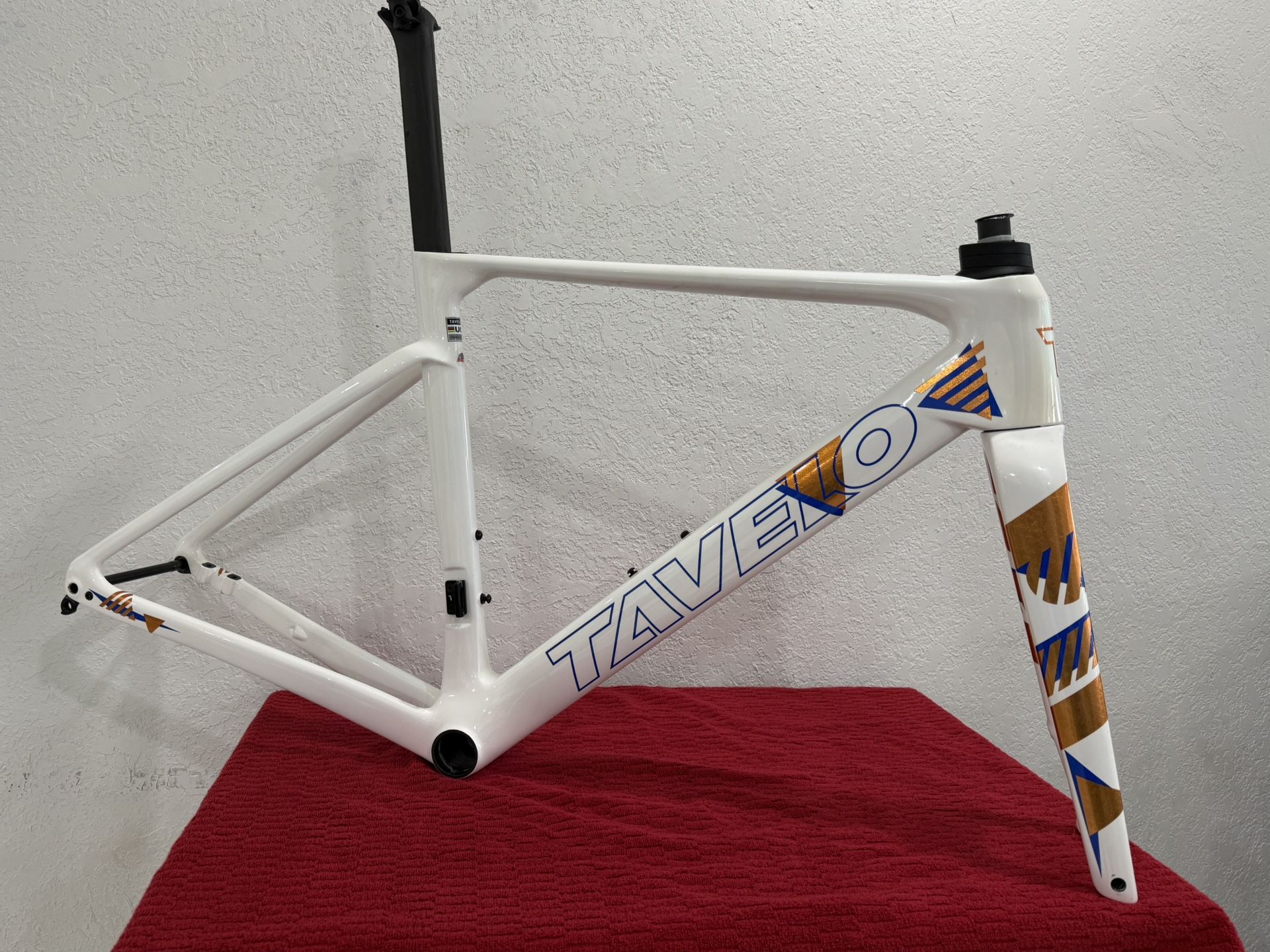 2025 TAVELO Arow Race GEO Disc Carbon Frame Set for Sale in Miami, FL ...
