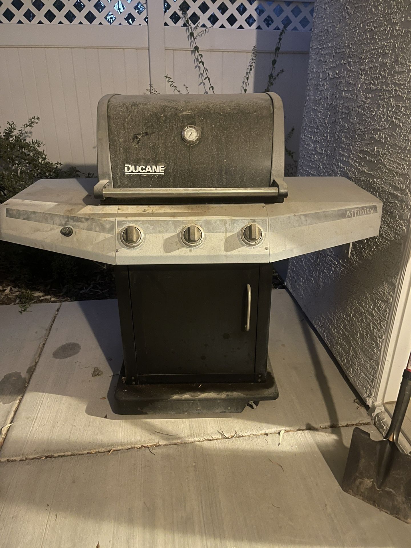 Free Ducane Bbq Gas Grill for Sale in Las Vegas, NV - OfferUp