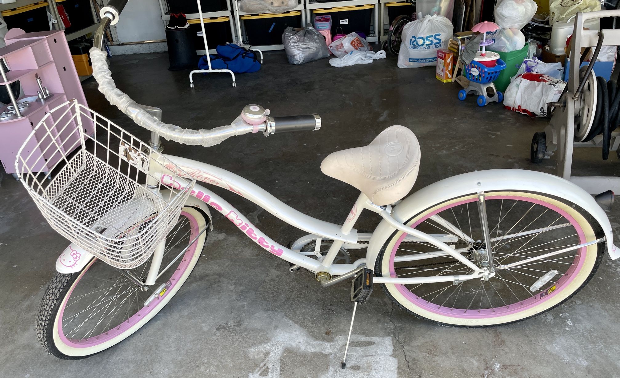 Hello Kitty Beach Cruiser 26