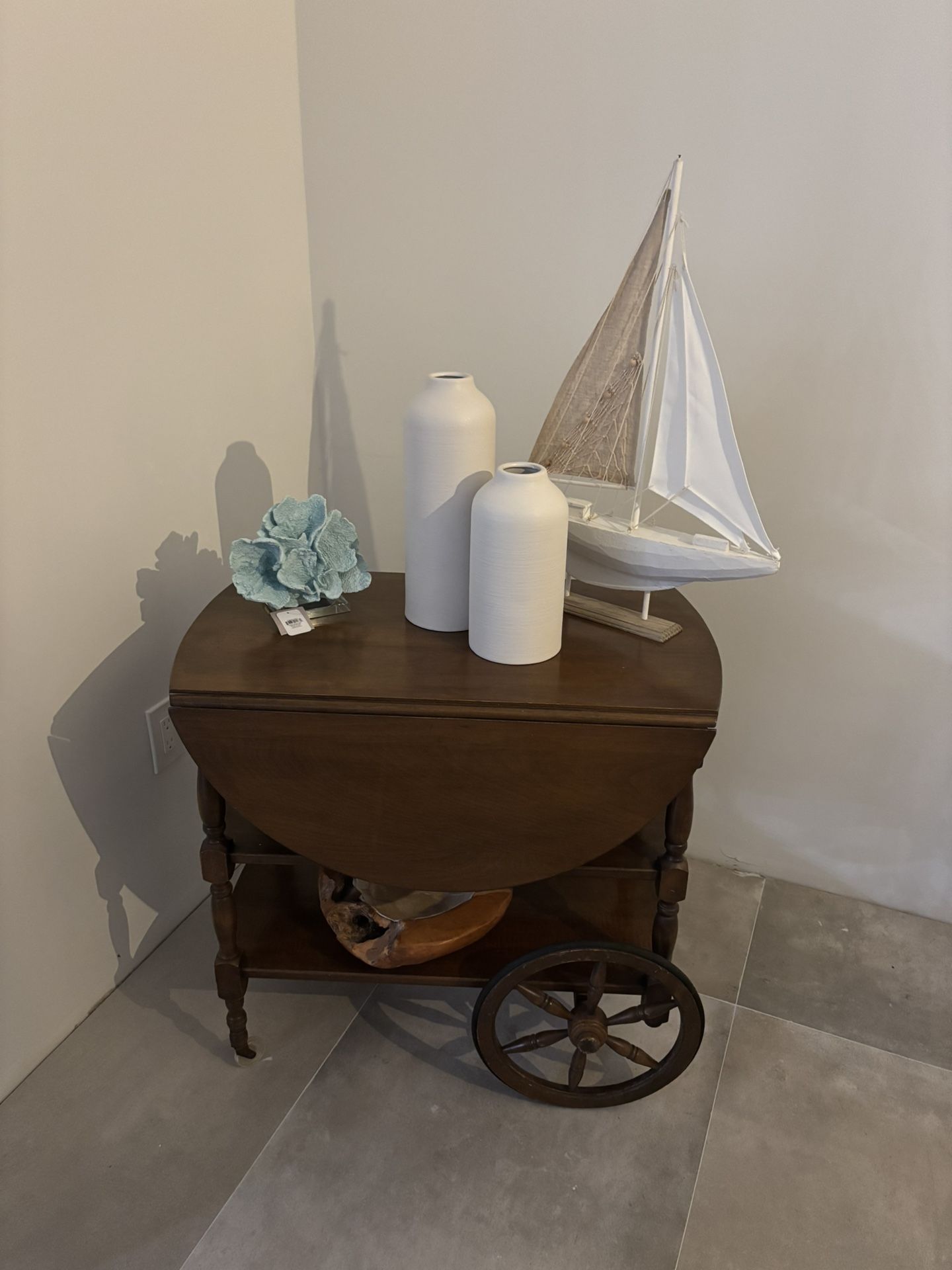 ANTIQUE REAL WOOD BAR CART for Sale in Miami, FL - OfferUp