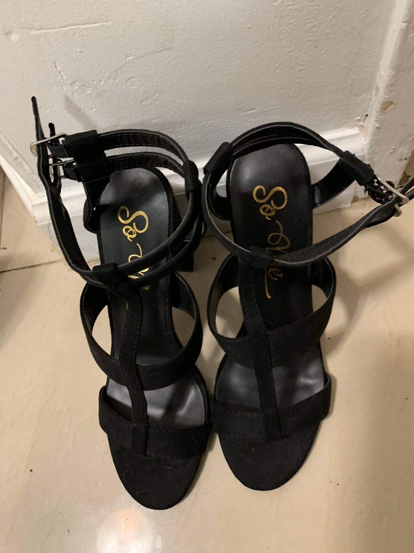 Gorgeous black heals for Sale in Miami, FL - OfferUp