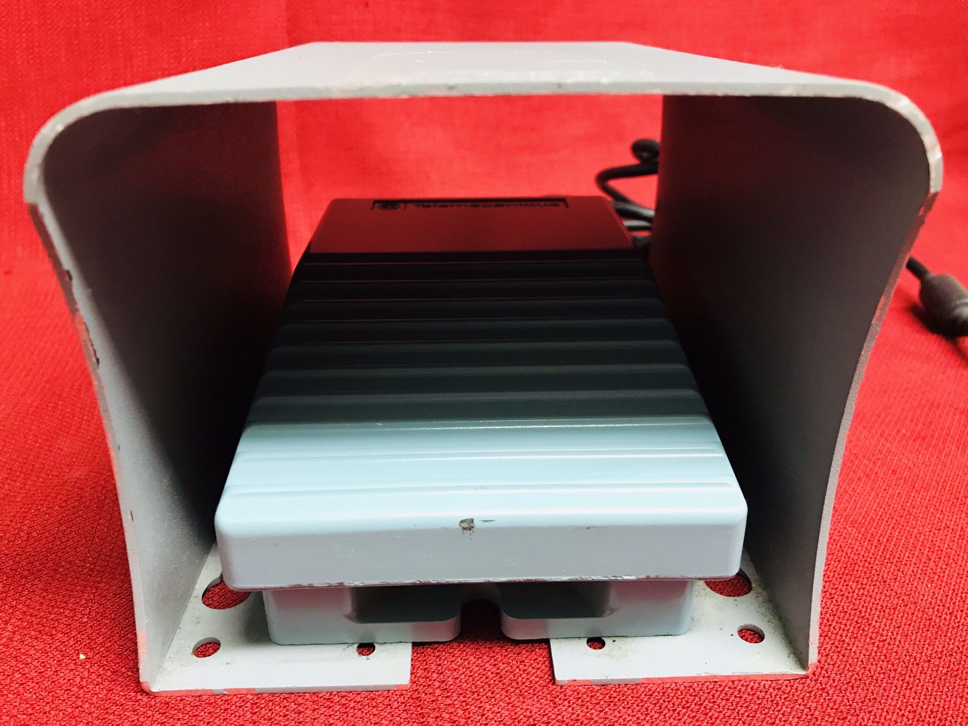 TELEMECANIQUE XPE-M110 FOOT SWITCH /Protection Shield from Cynosure ...