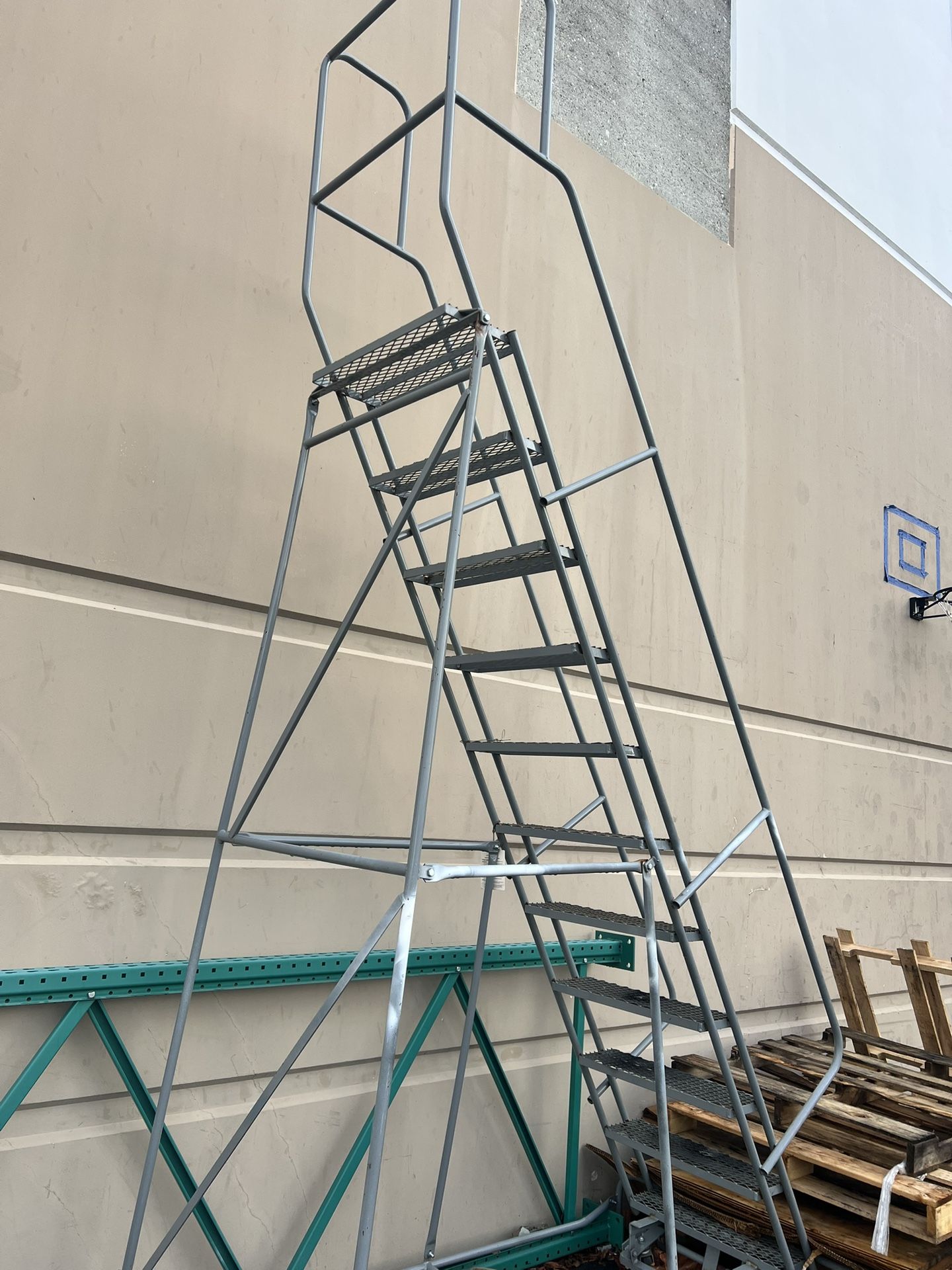 Tri-Arc Rolling Ladder 10ft for Sale in La Verne, CA - OfferUp