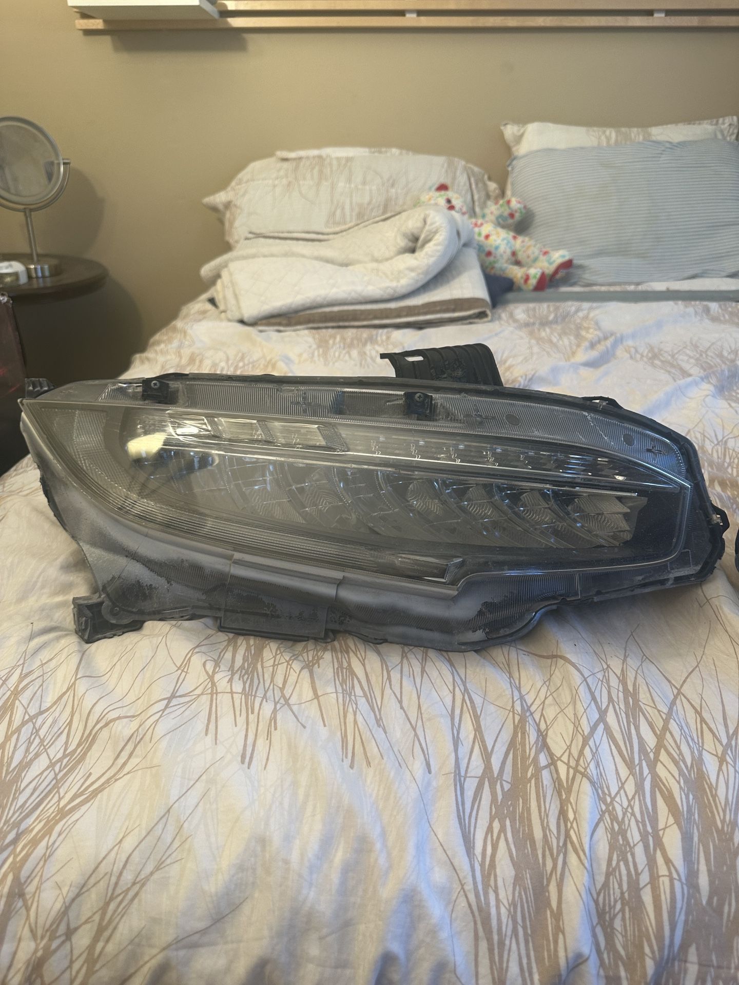 Honda Civic Type R Headlight for Sale in Norwalk, CA - OfferUp