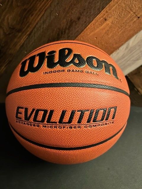 Wilson EVOLUTION Basketball 29.5 for Sale in Jurupa Valley, CA - OfferUp