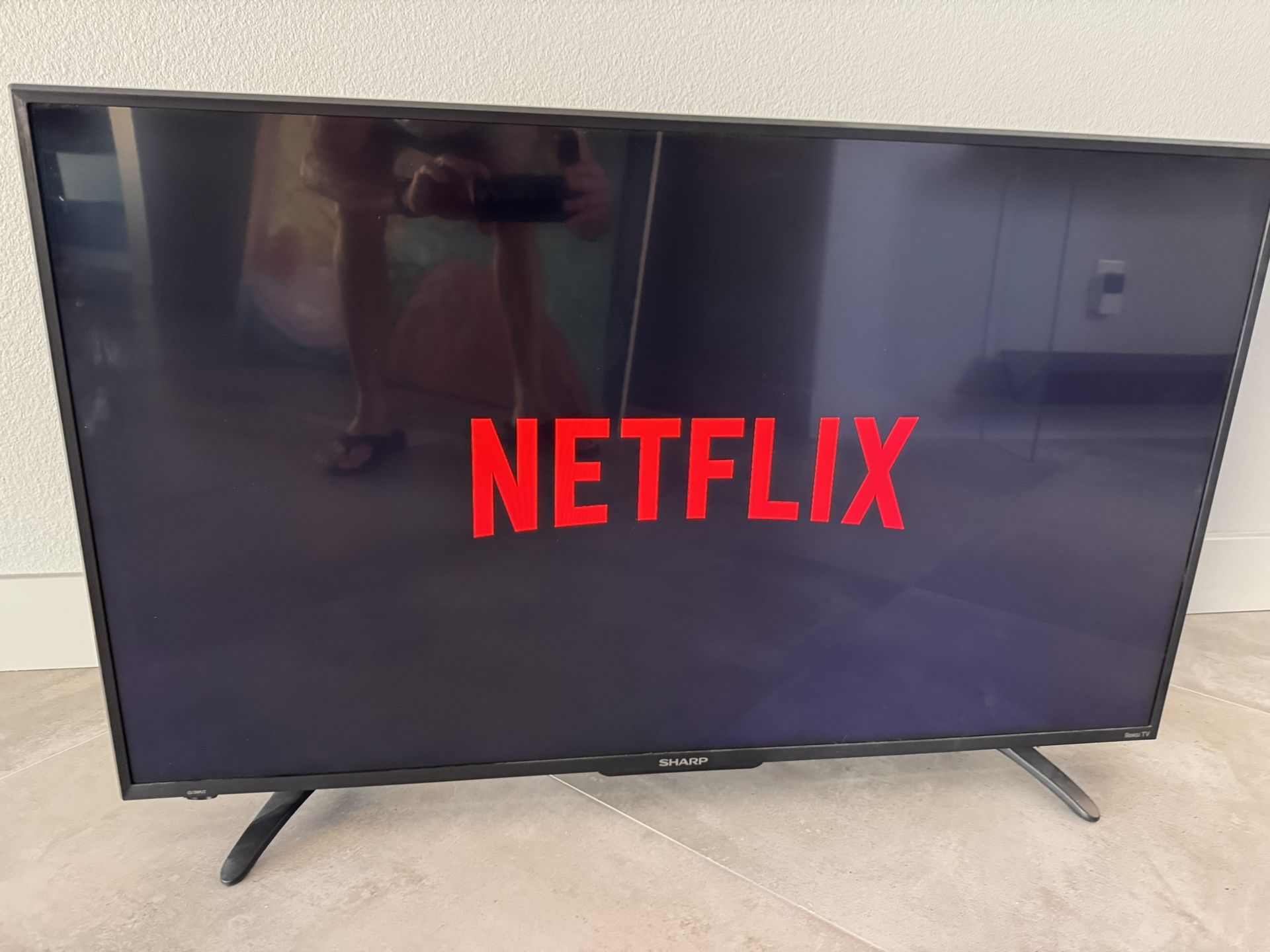 SHARP Roku 42” Smart TV for Sale in Palm Desert, CA - OfferUp